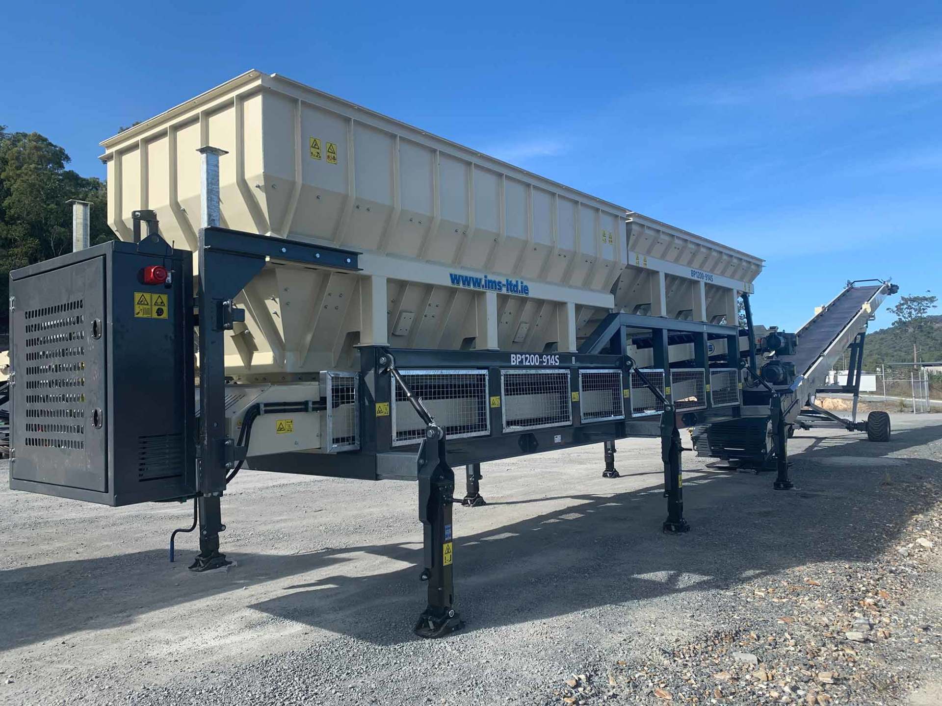 Feed Hopper Hire: Material Handling, Quarry & Mining On-Site Equipment ...