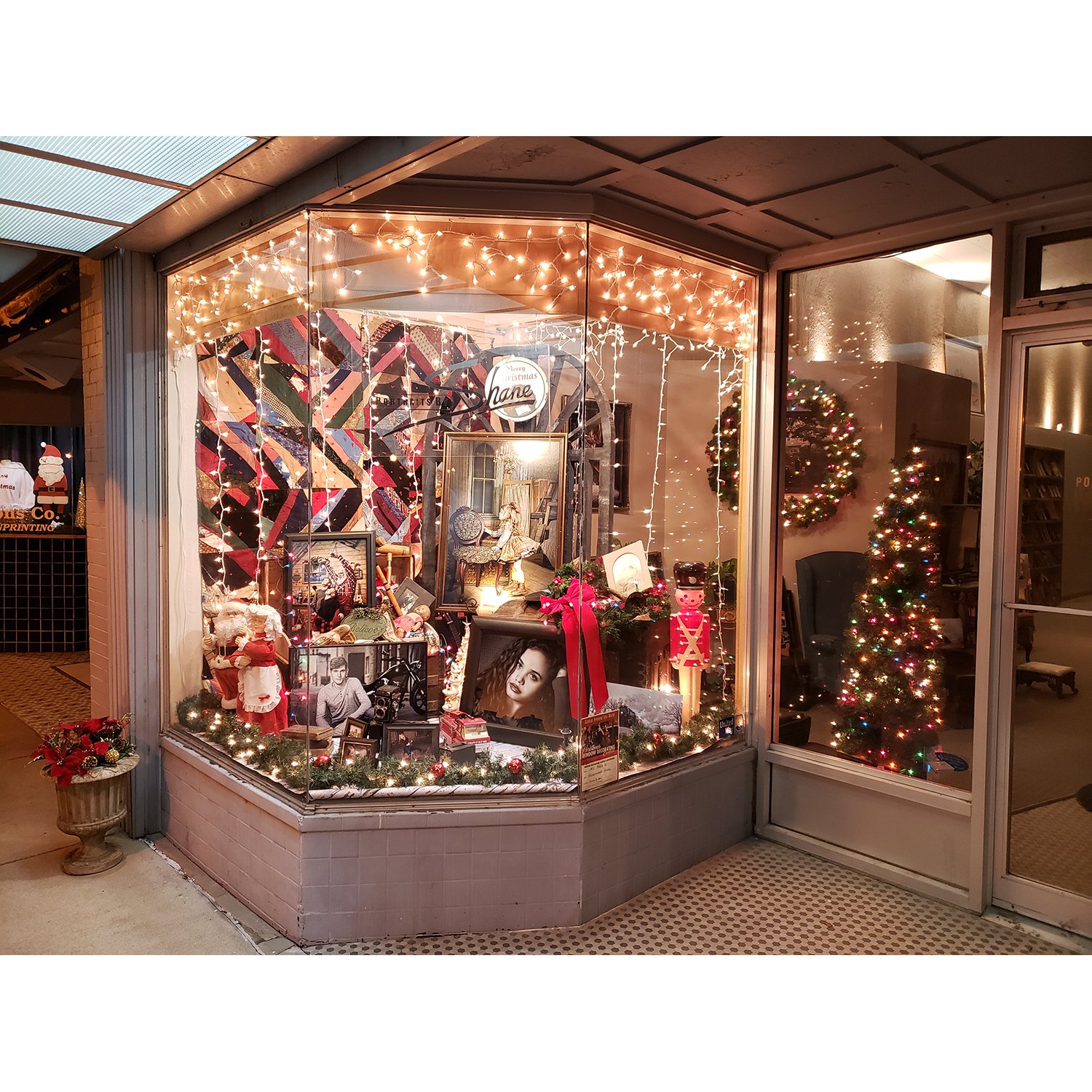 2020 Christmas Window Displays