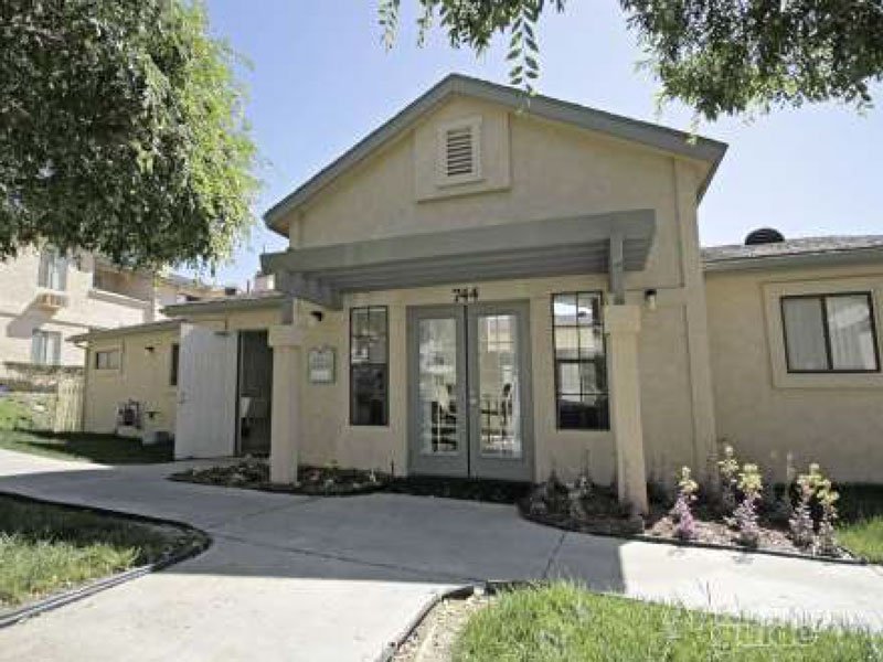 Fallbrook Hills Apartments