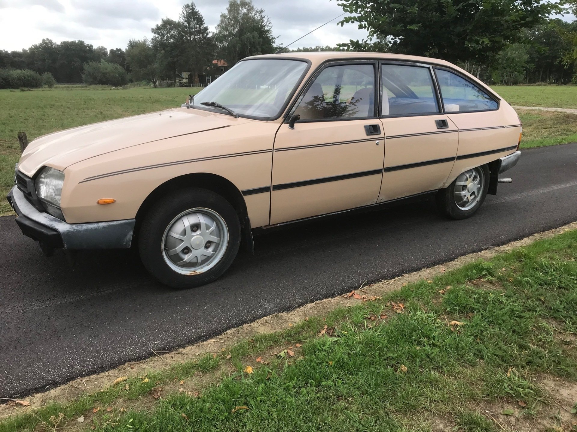 occasions, klassieke auto's, youngtimers, classic cars en laadpaal ...