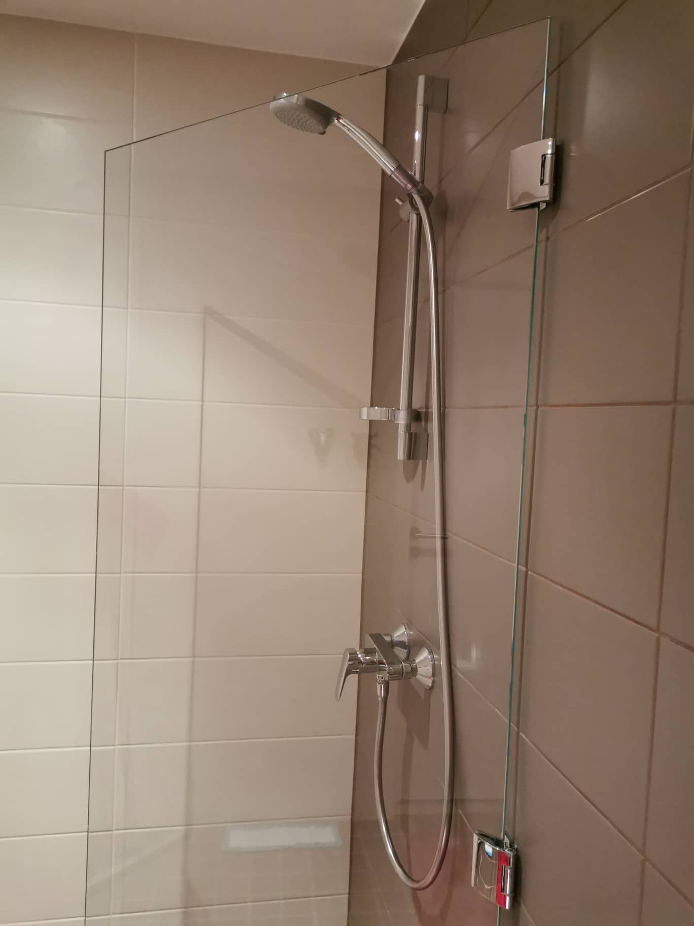 Dušiseinad | dušiuksed, dušiklaasid, dušikabiinid, dušinurgad.
