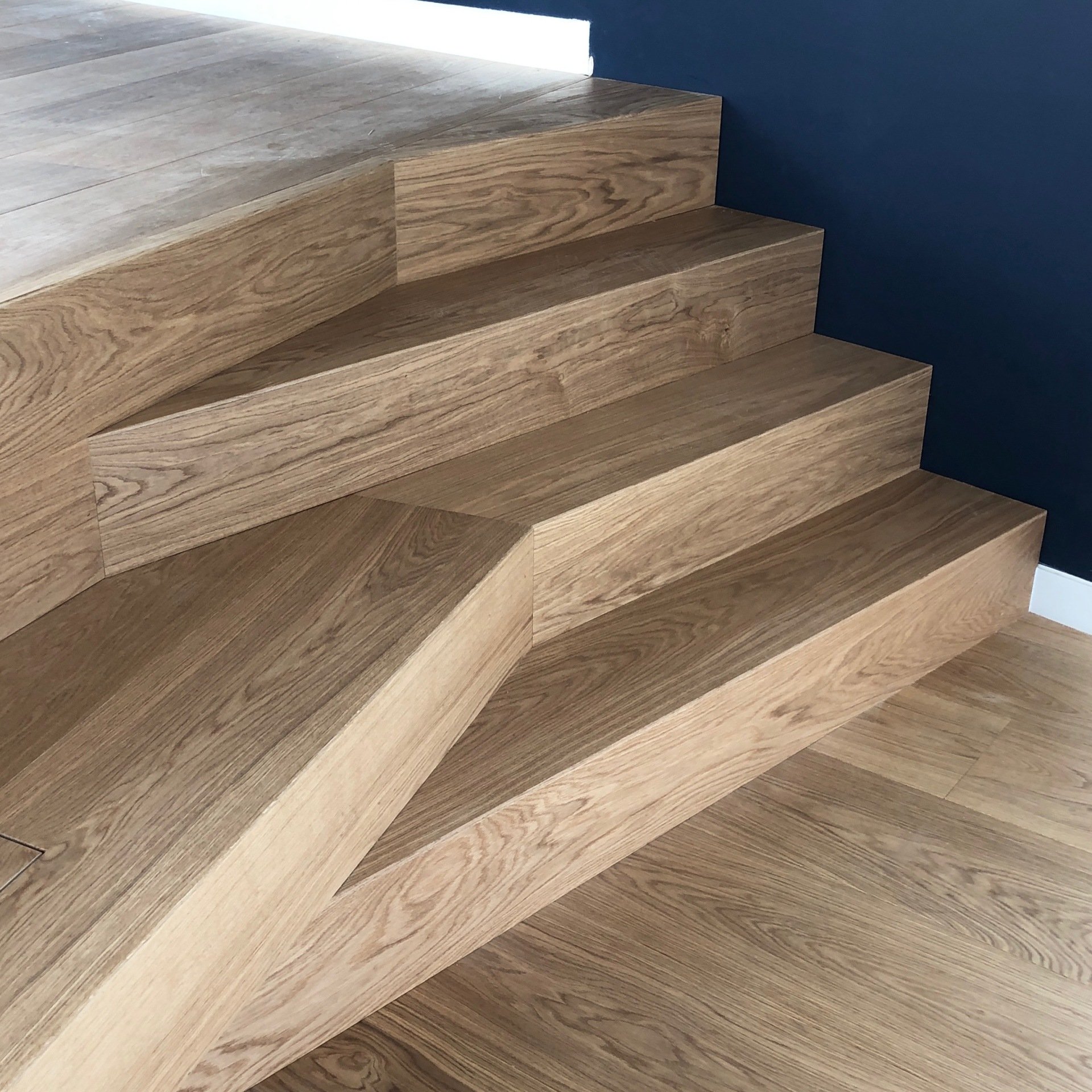 Oak Steps With Interated Seating | J Mansfield Ltd