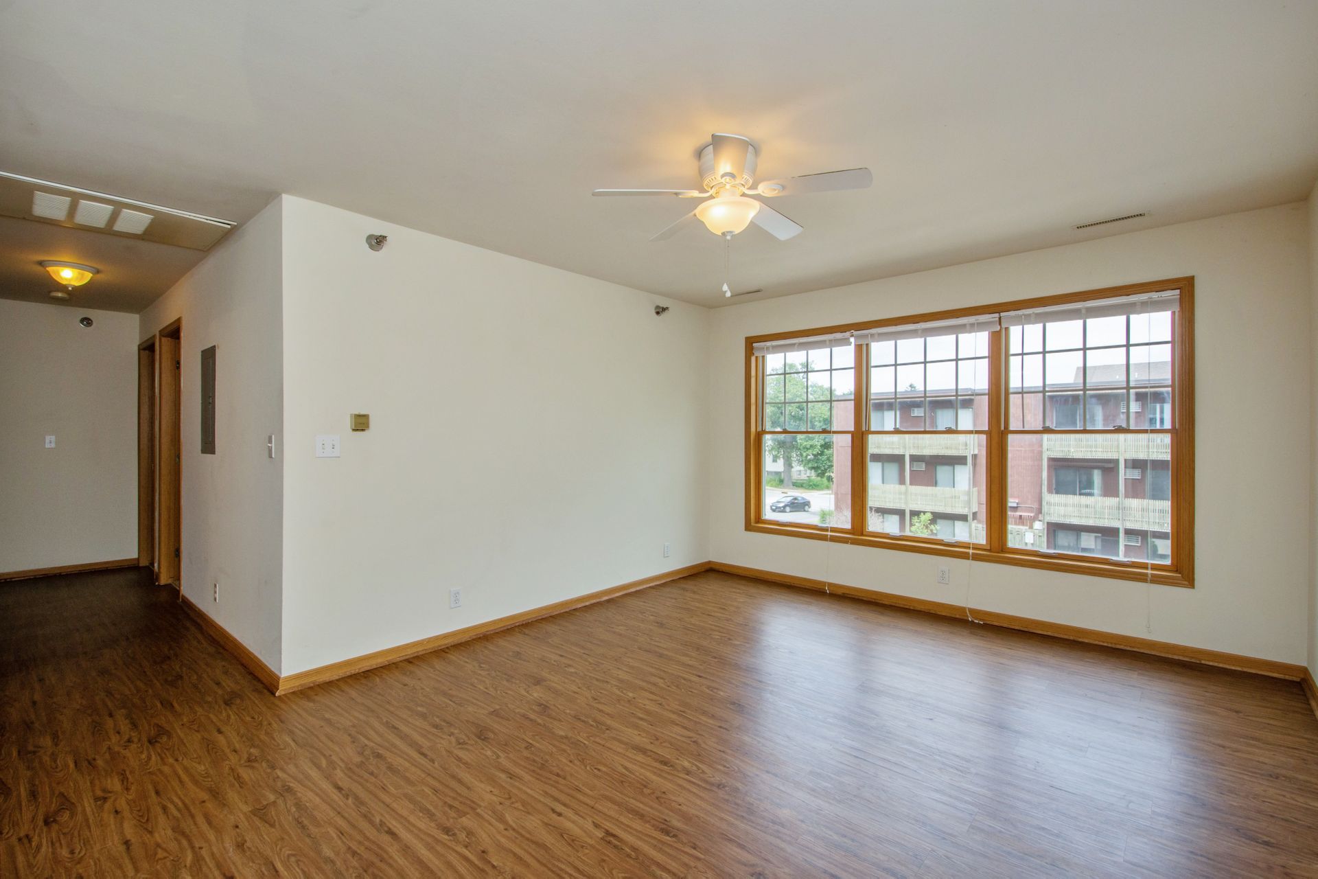 Campus Pointe - Unique Apartment Homes LLC