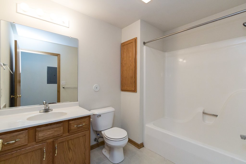 Campus Pointe - Unique Apartment Homes LLC