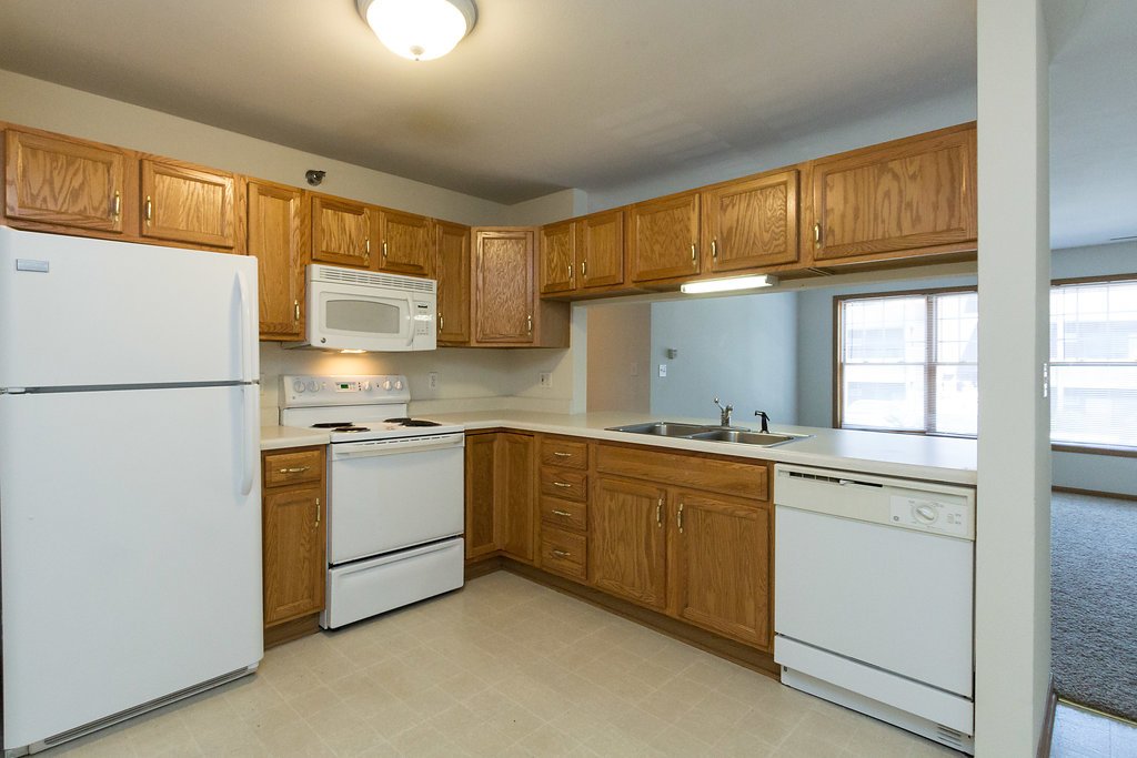 Campus Pointe - Unique Apartment Homes LLC