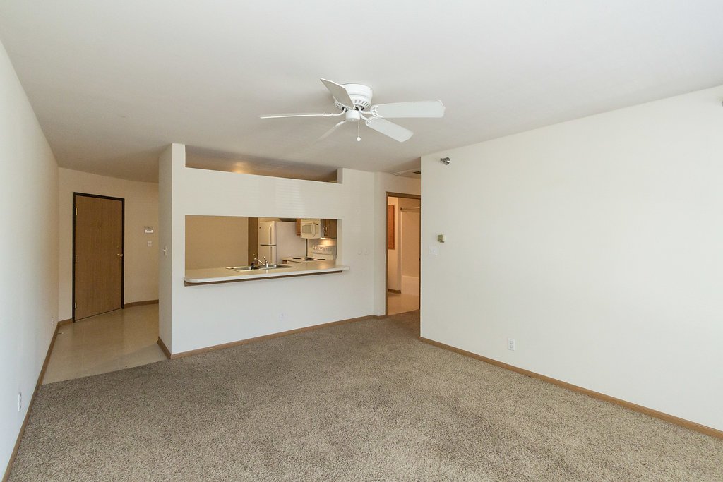 Campus Pointe - Unique Apartment Homes LLC