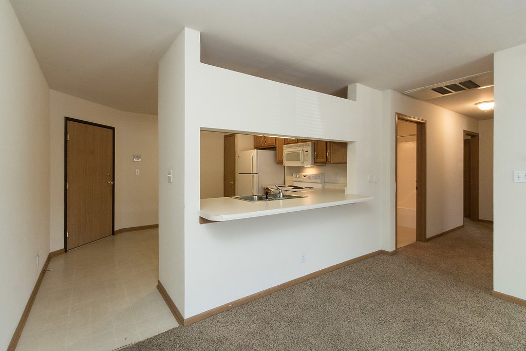 Campus Pointe - Unique Apartment Homes LLC