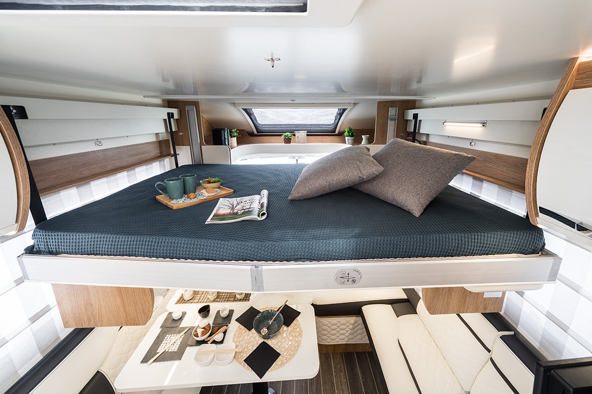 Motorhome Hire - Roller Team Auto Roller 707 - 5 Berth with Bunk Beds