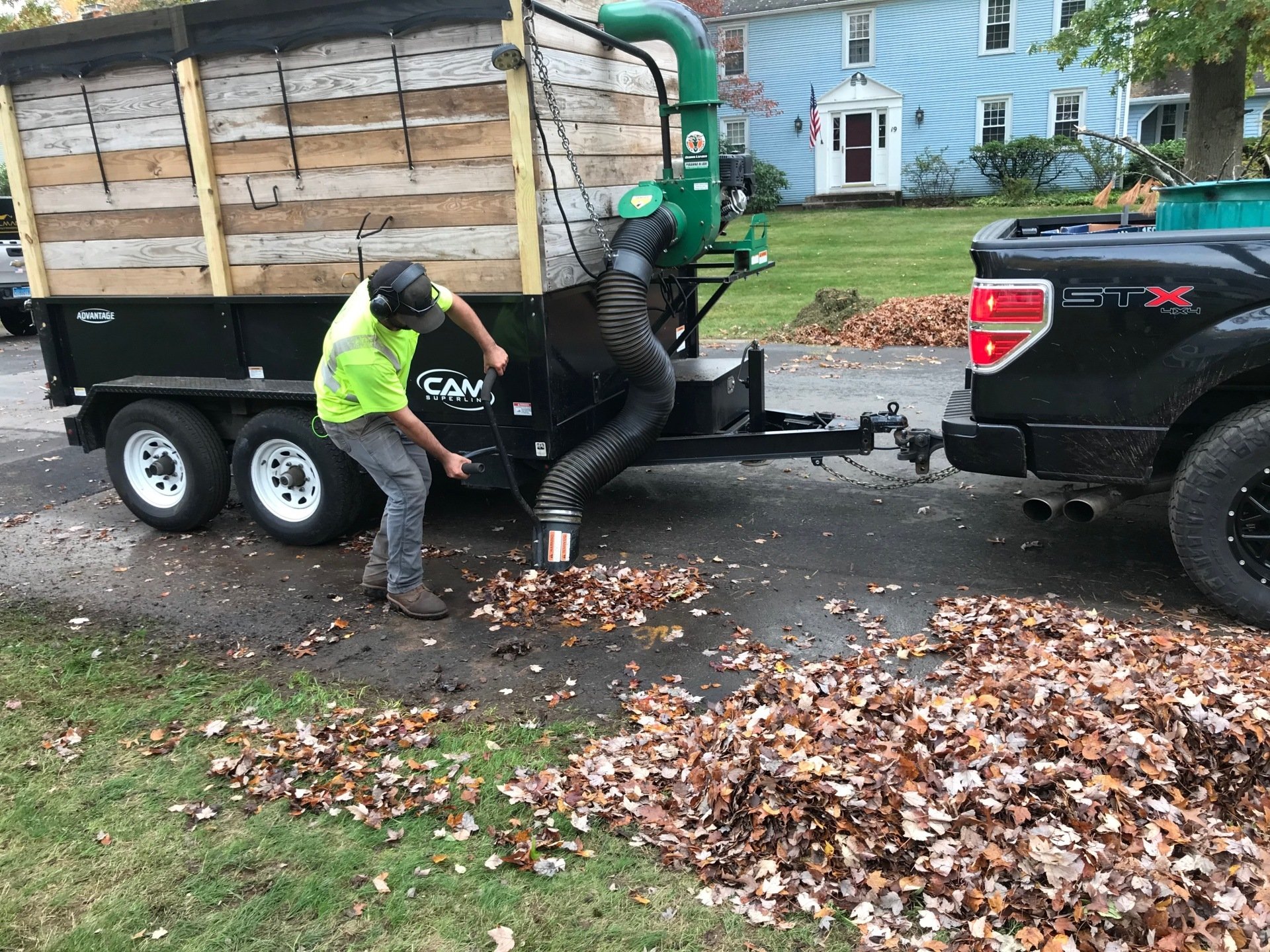 Fall Cleanup | Leaf Removal | Seasonal Landscape Solutions West ...