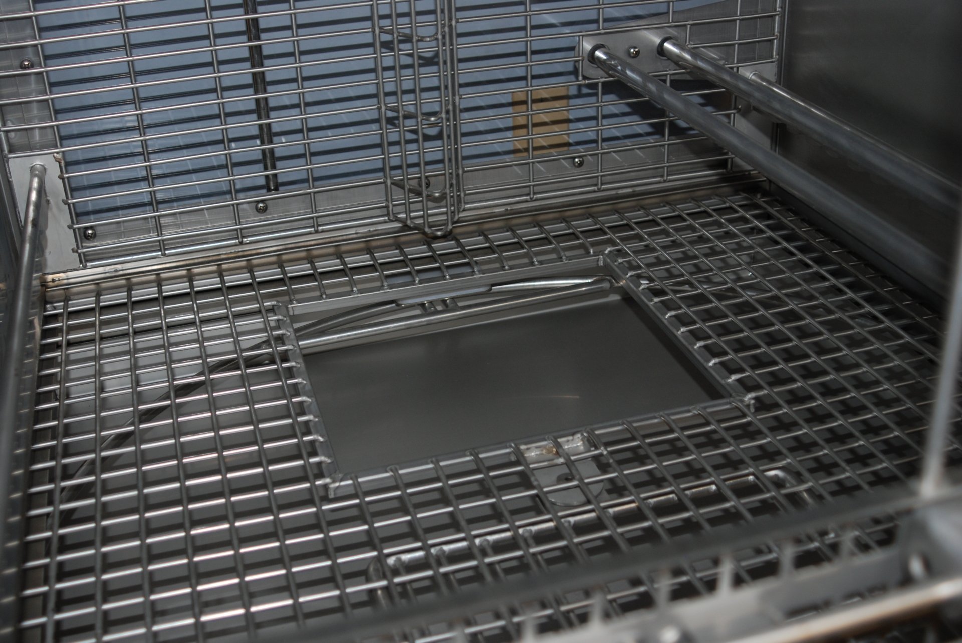 Lenderking Caging Products