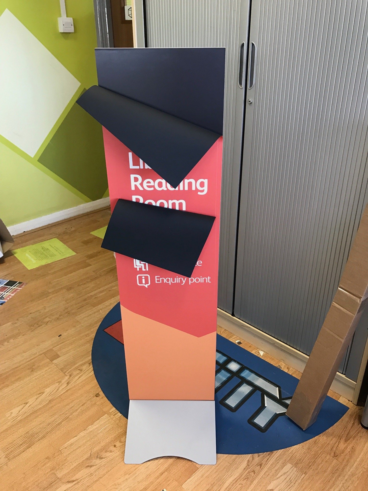 Rigid wedge displays