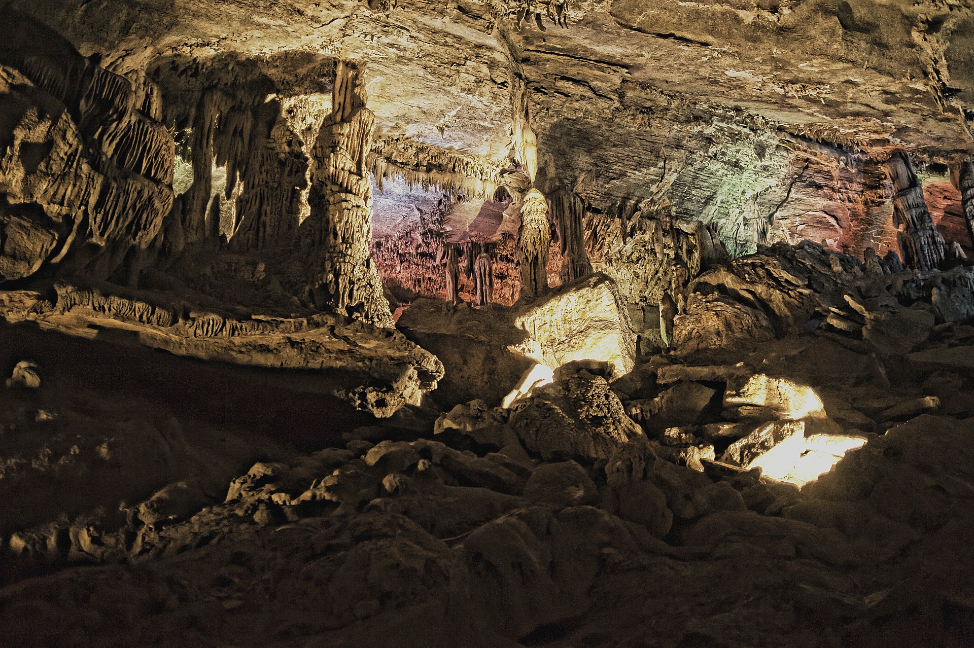 Explore Penn's Cave with a Guided Cave Tour | Penn's Cave & Wildlife Park