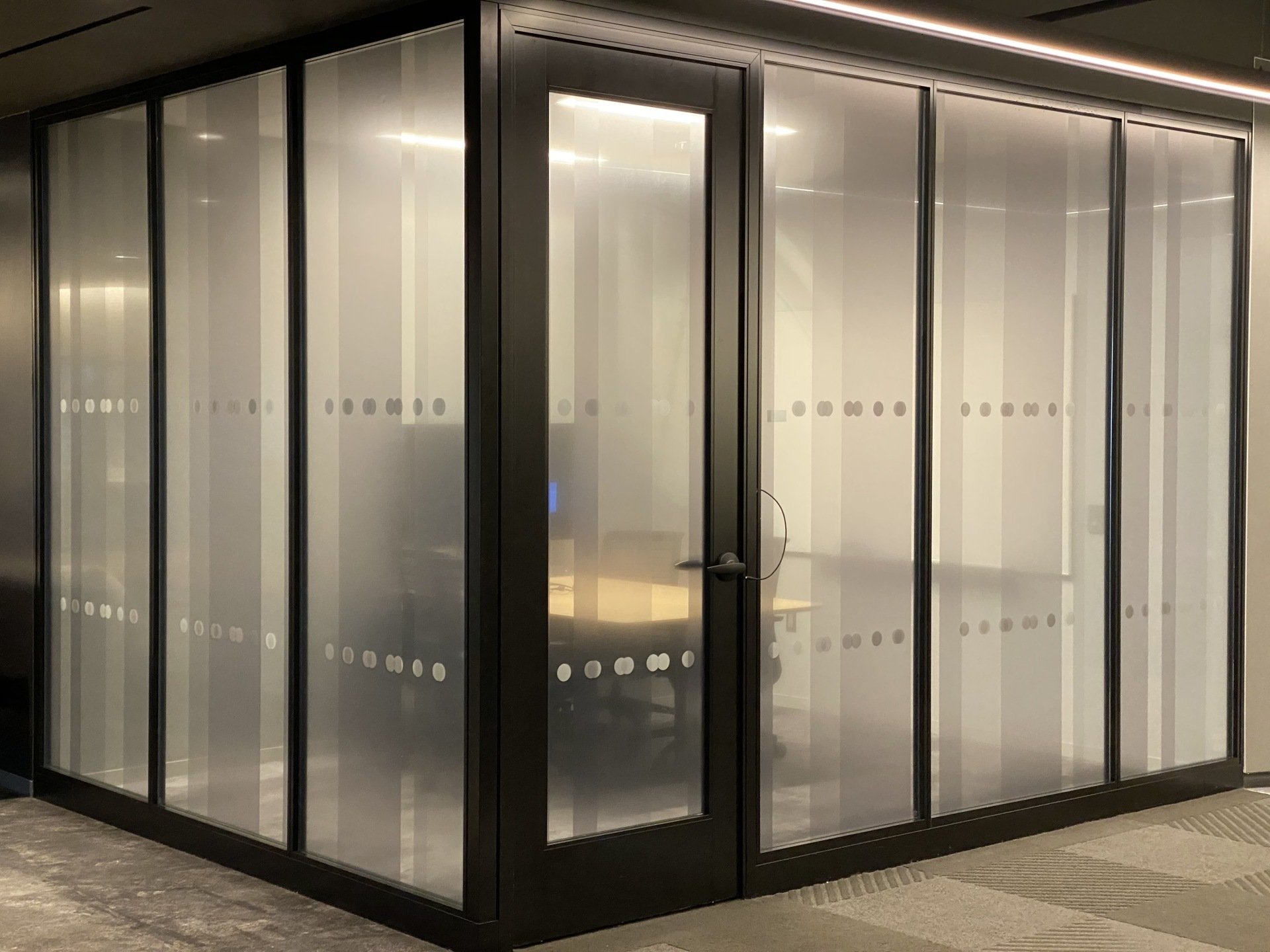 Glass Surfaces/Partition graphics | Dodge Chrome