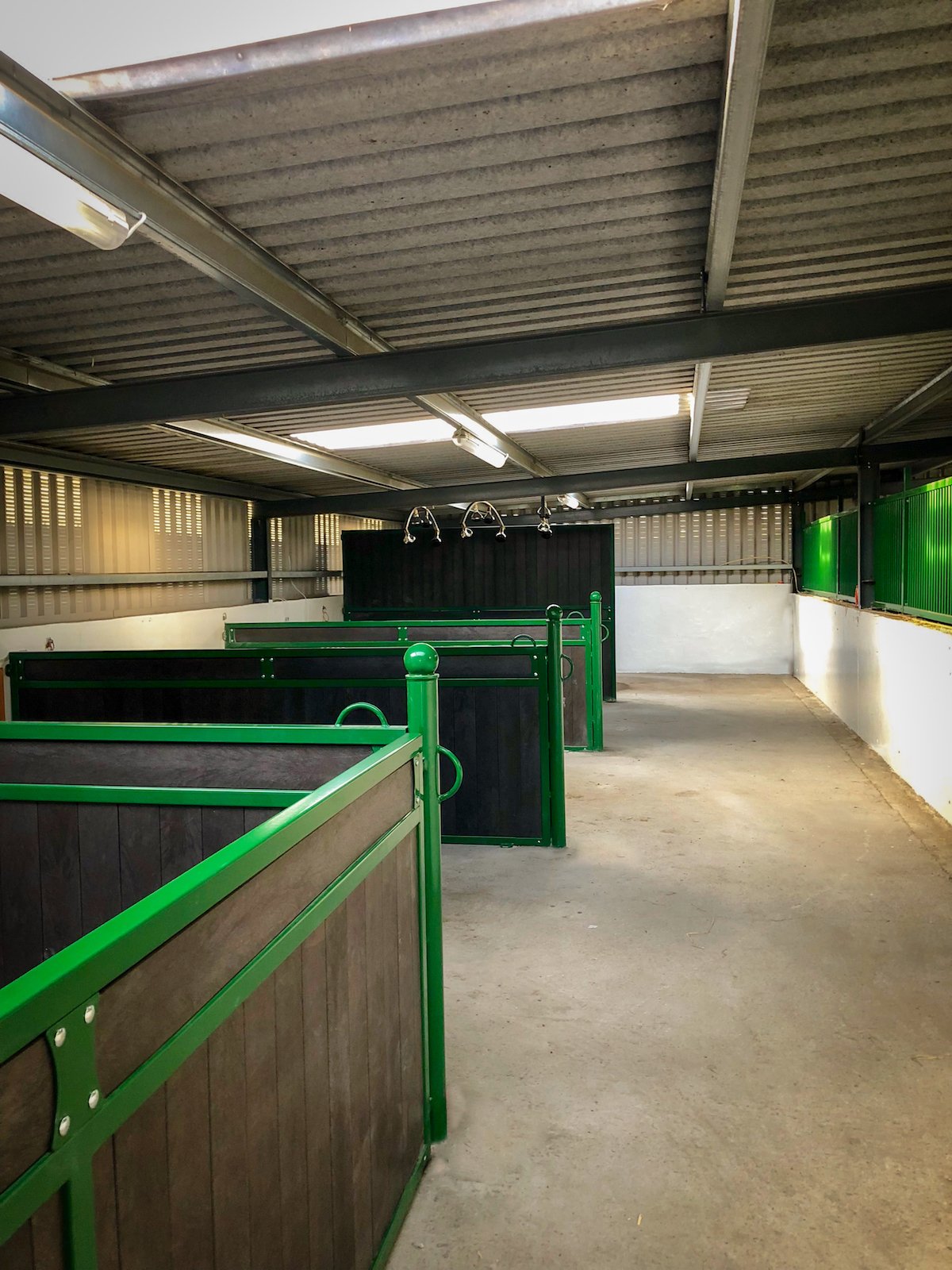 Quality Built Stable Facades and Partitions, all sizes possible