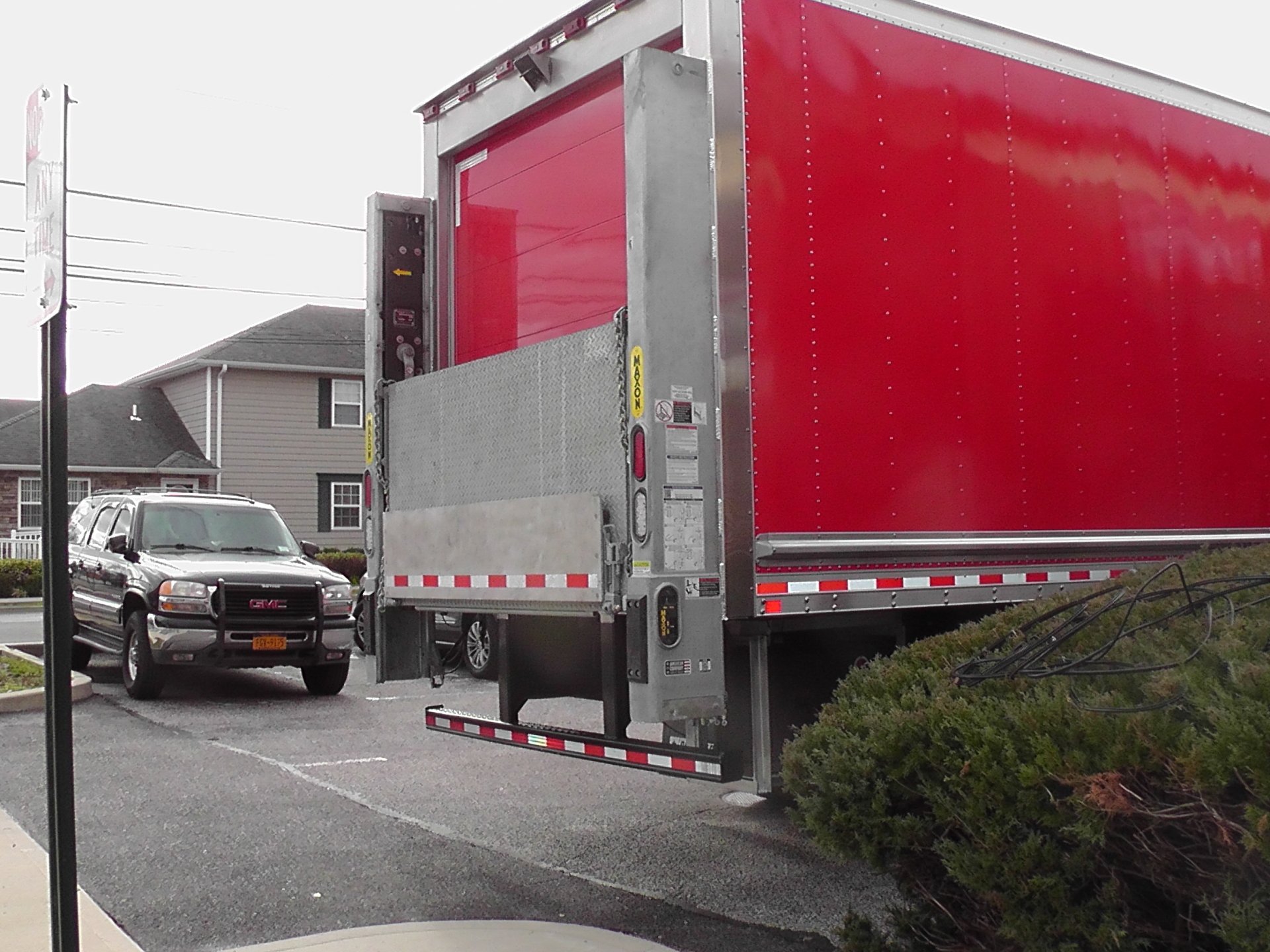 Liftgates - Suburbia Truck & Trailer | Farmingdale, NY