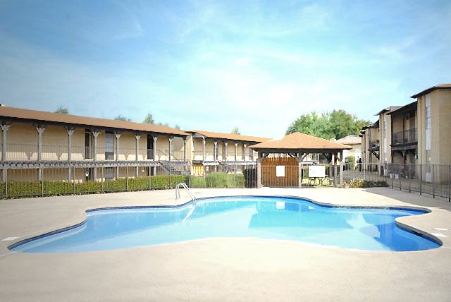 White Properties | Villa del Lago Property Details and Information