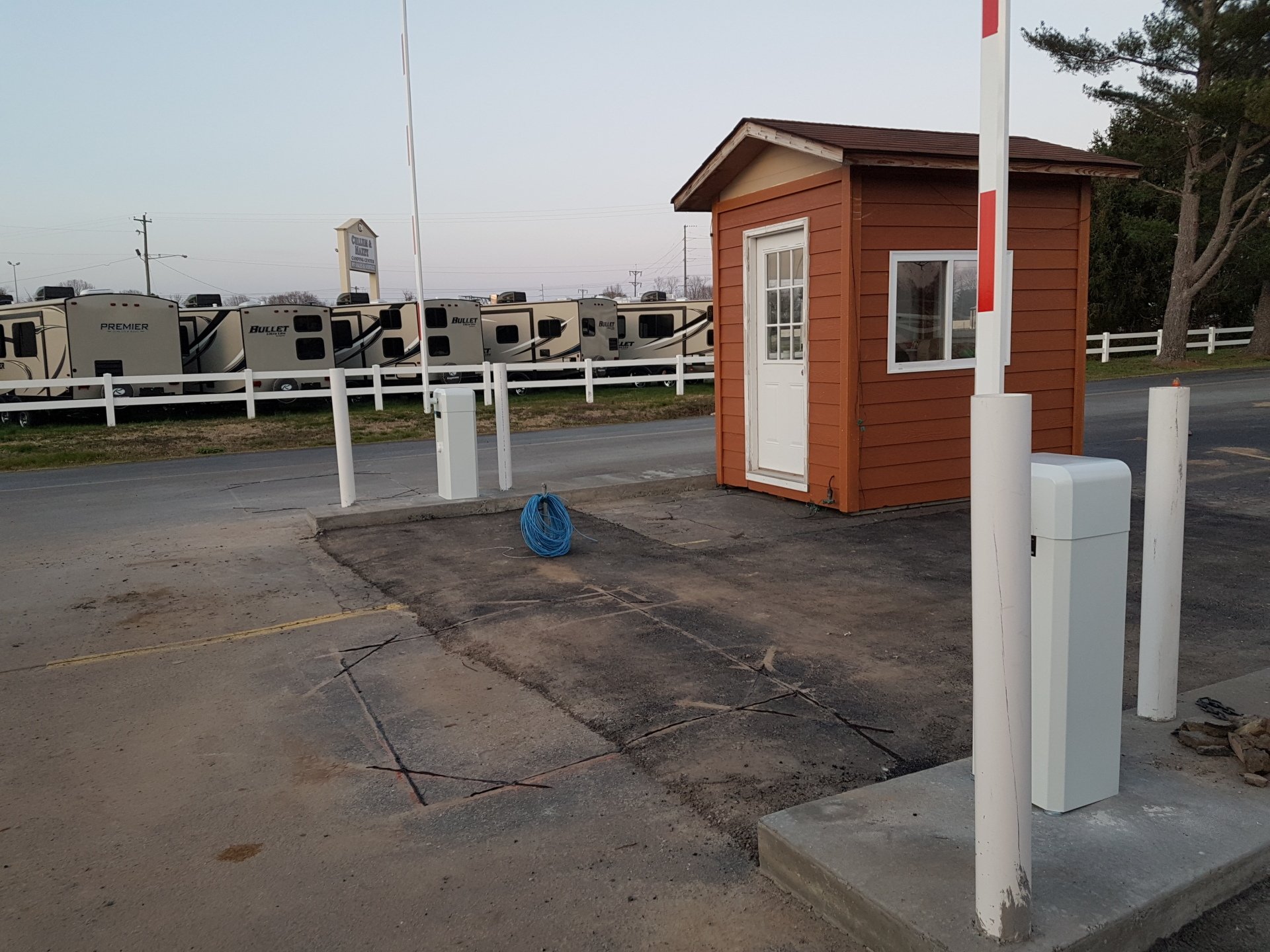 Parking Lot Gate Systems - Barrier Gate for Cars | Parking BOXX