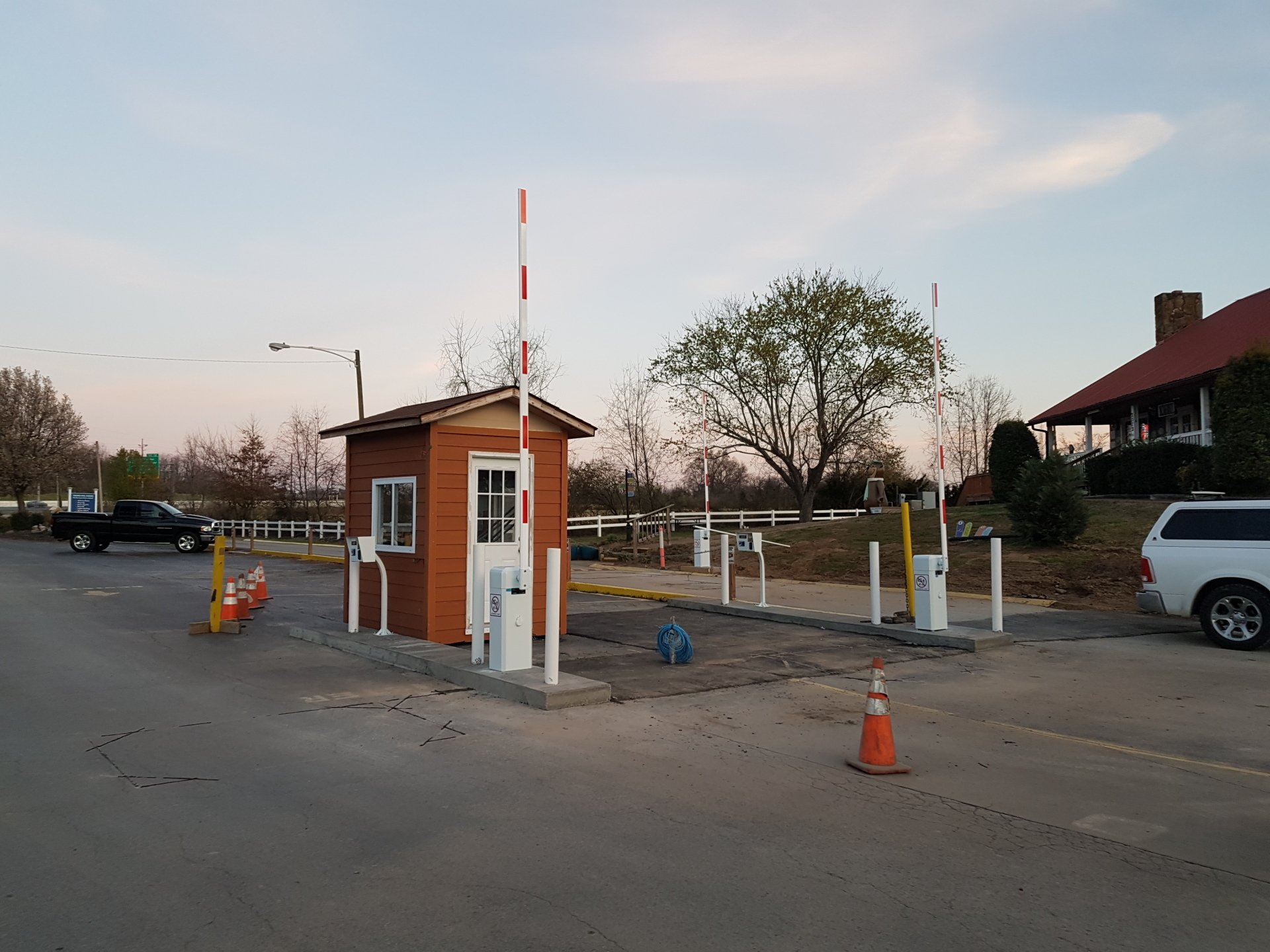 Parking Lot Gate Systems - Barrier Gate for Cars | Parking BOXX