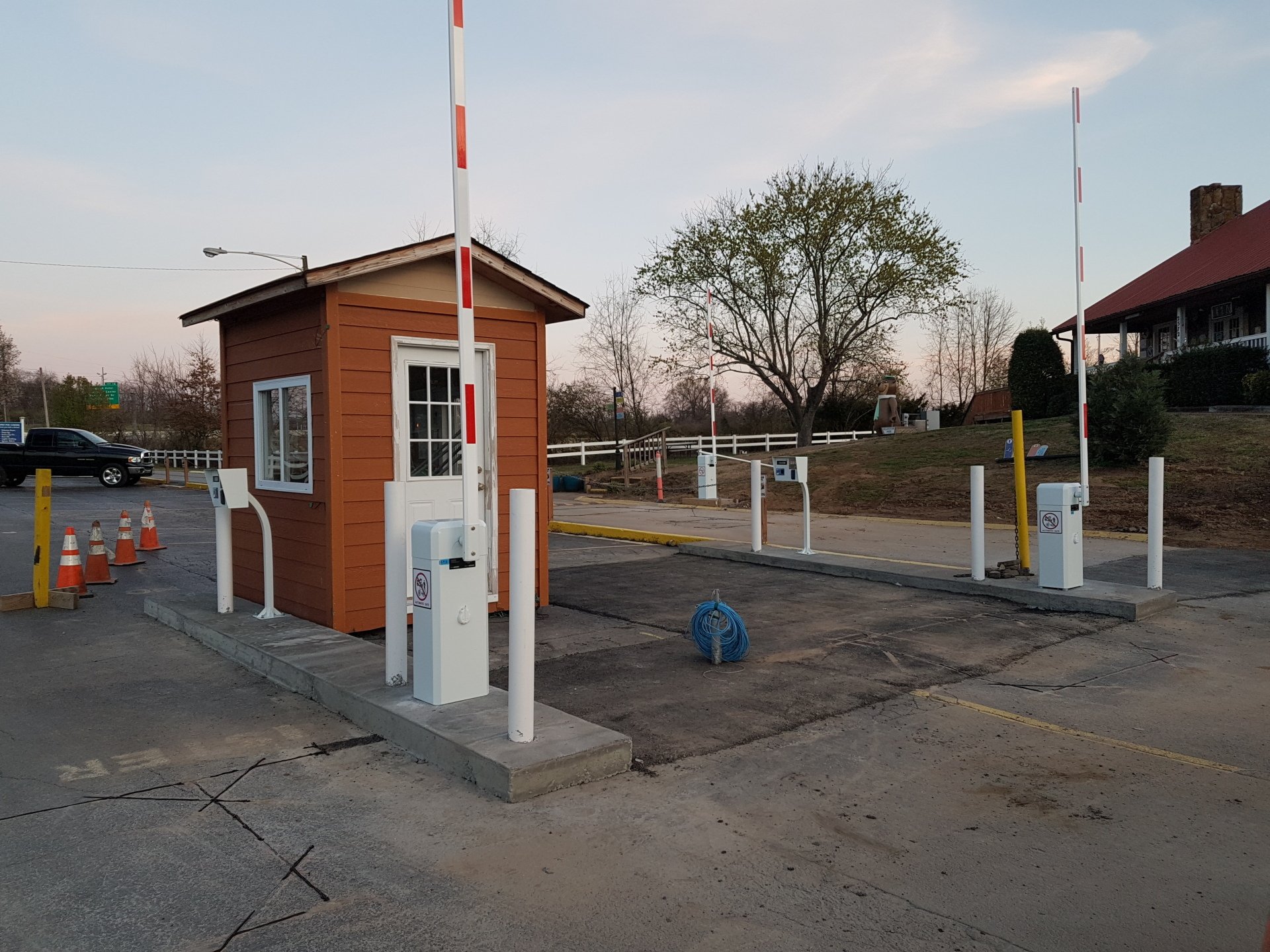 Parking Lot Gate Systems - Barrier Gate for Cars | Parking BOXX