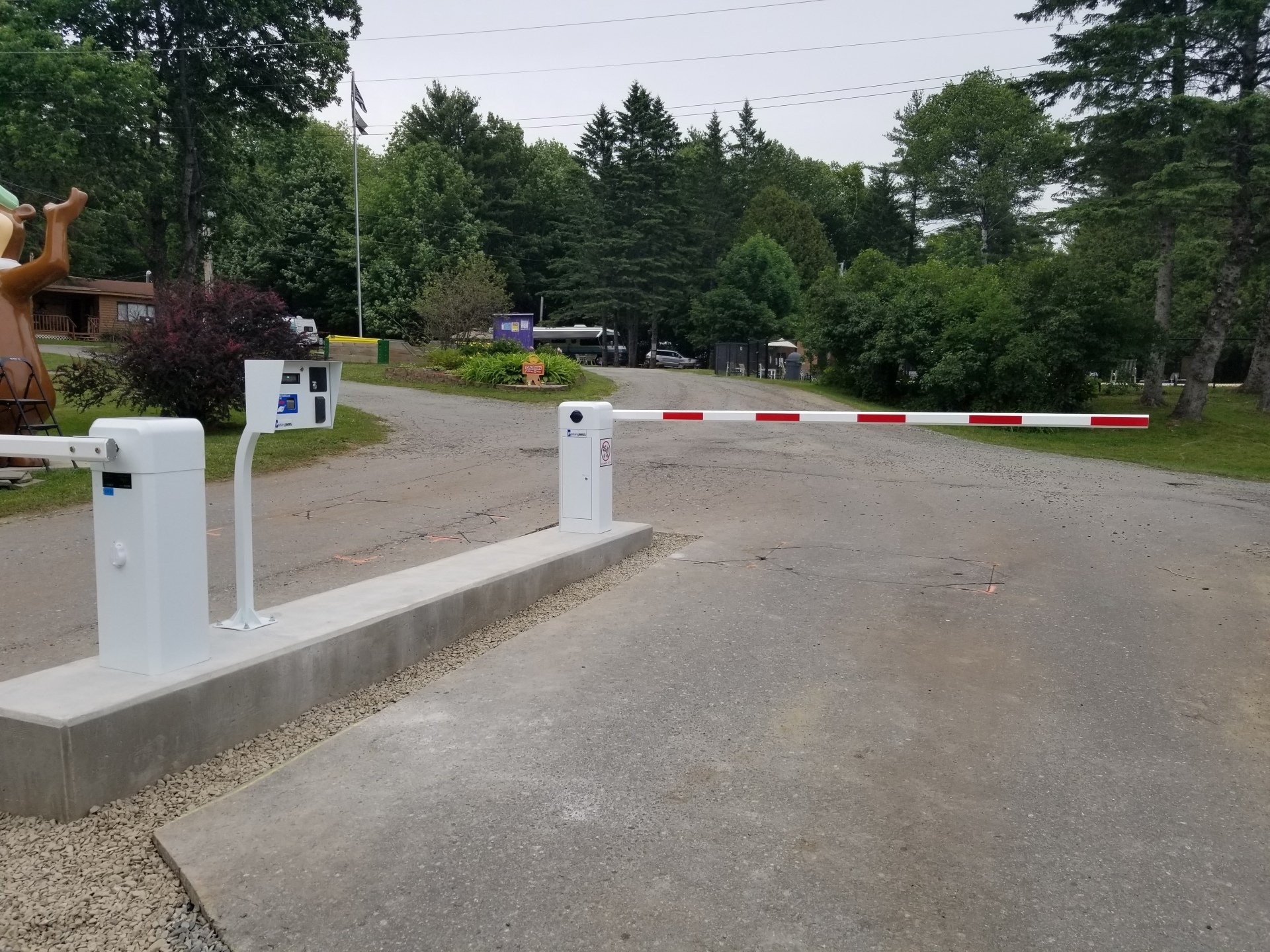 Parking Lot Gate Systems - Barrier Gate for Cars | Parking BOXX