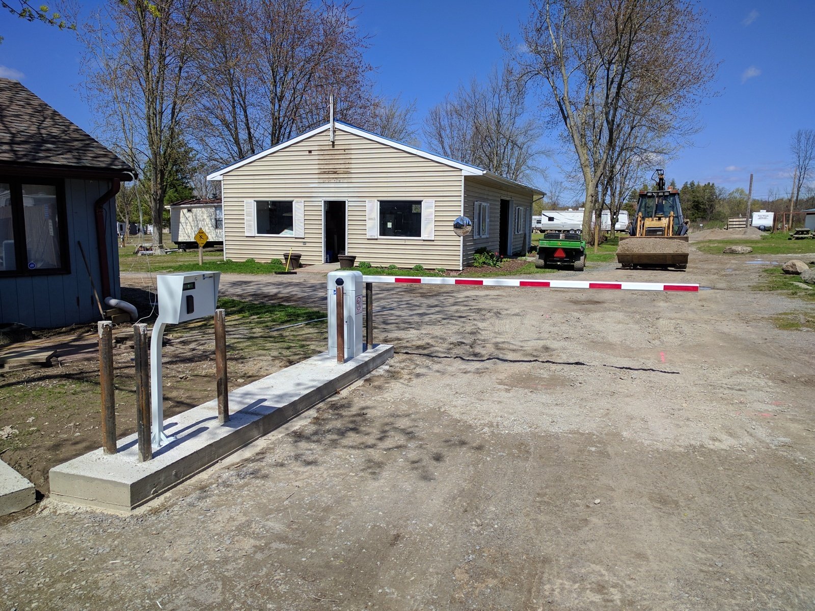 Parking Lot Gate Systems - Barrier Gate for Cars | Parking BOXX