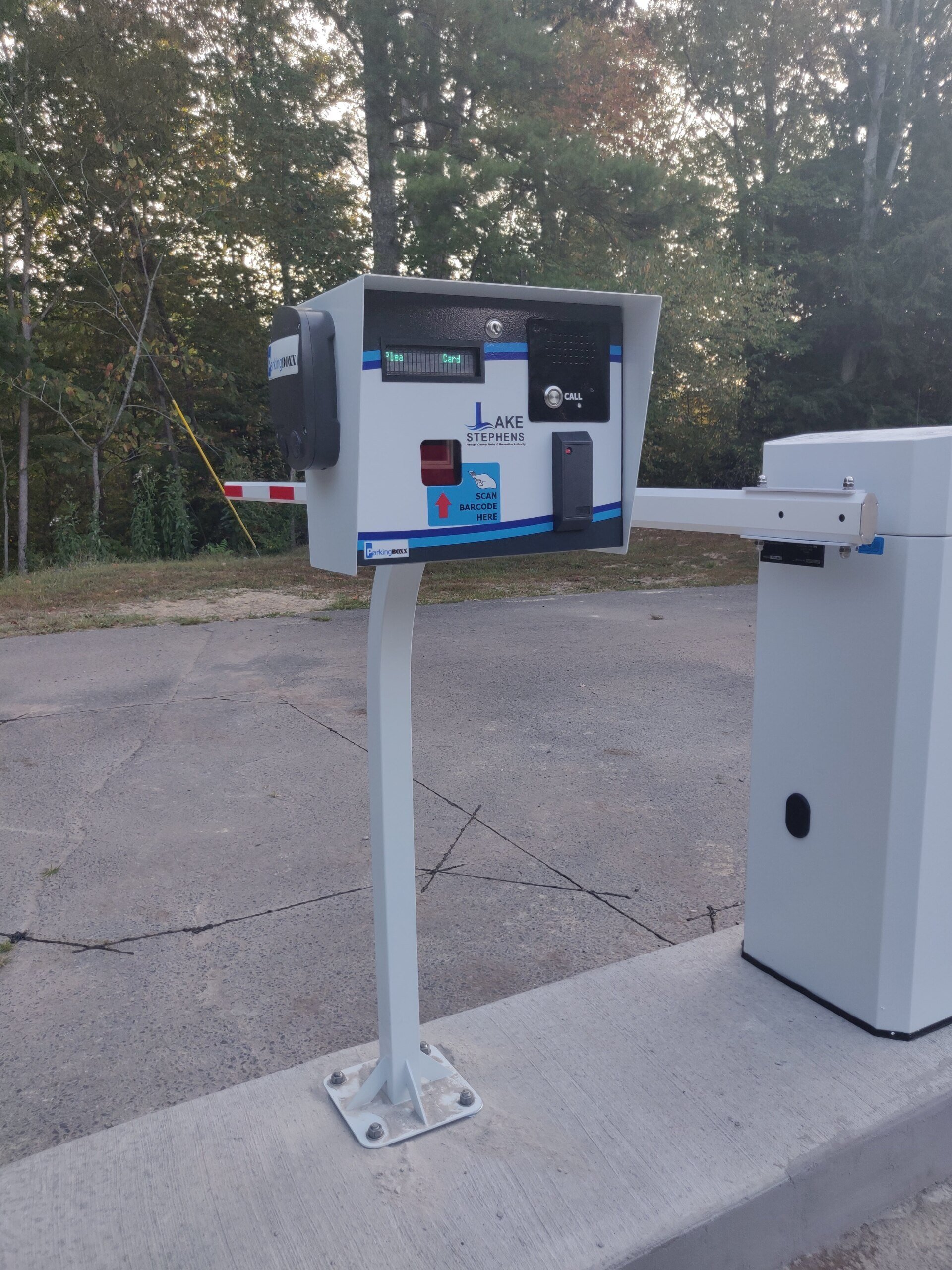 Parking Lot Gate Systems - Barrier Gate for Cars | Parking BOXX