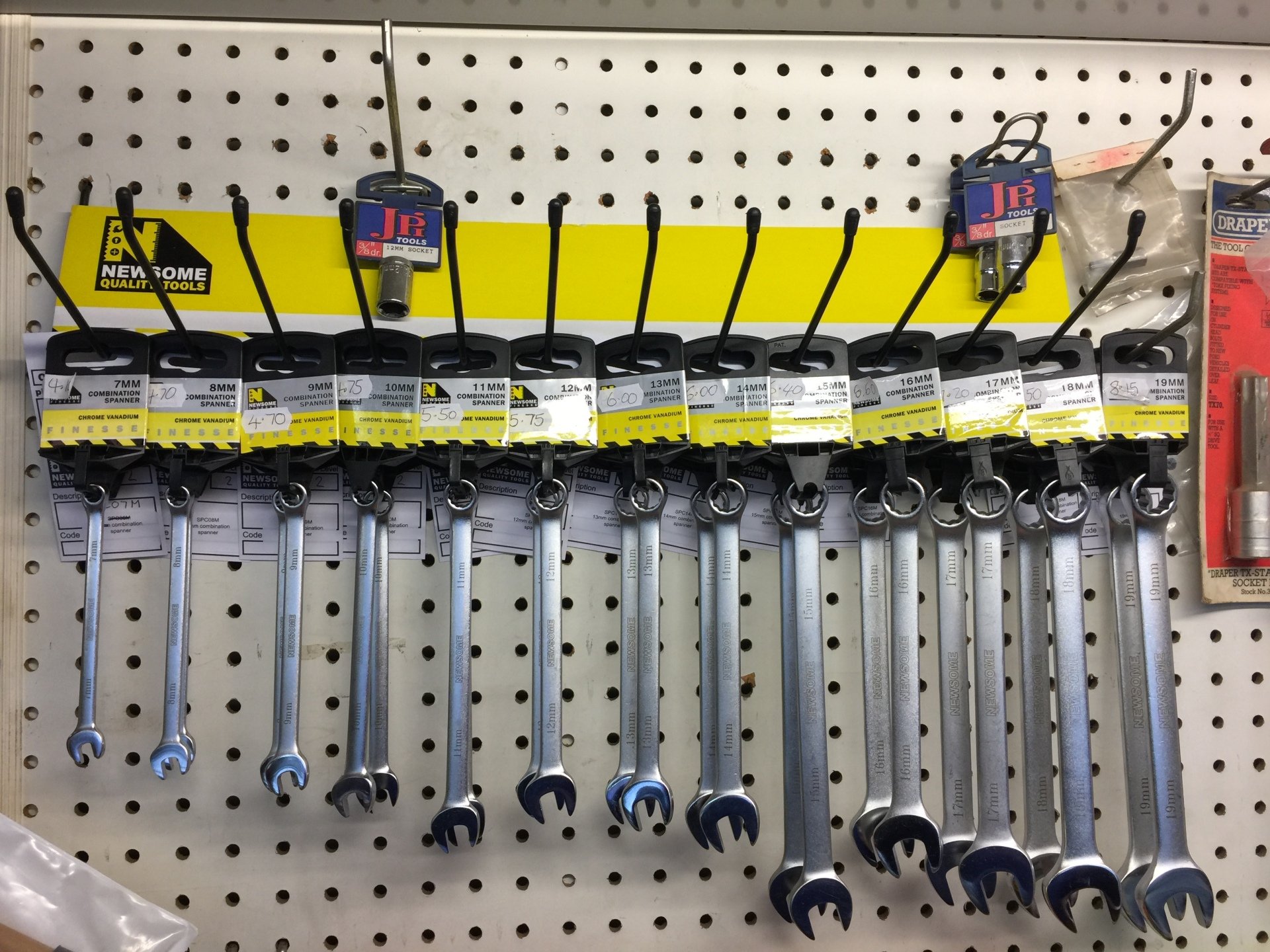 Newsome quality tools | Stiles Garage Battle Ltd