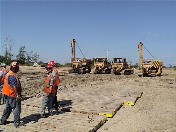 Projects | Maintenance Work - Track Loaders Moves 170-Ton Industrial ...