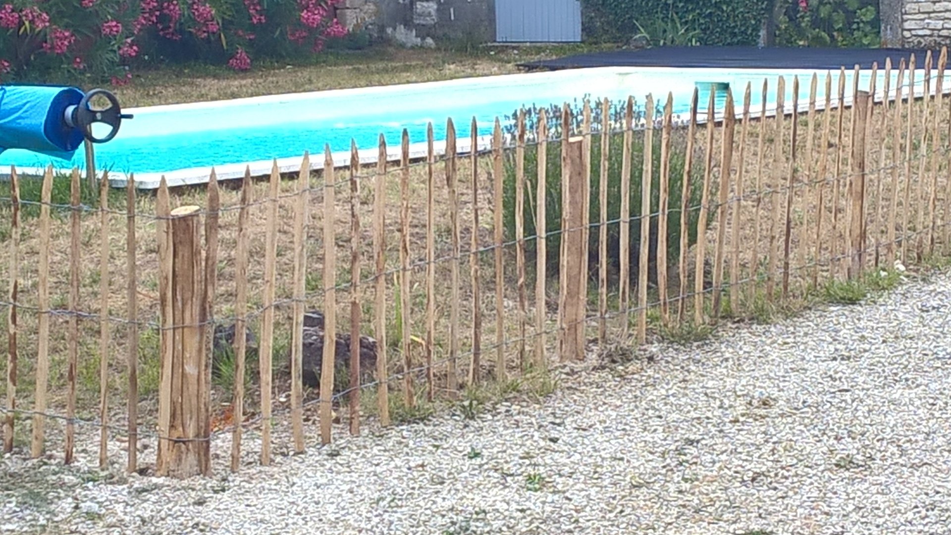 Chestnut wooden split stake fences | Woods Ambiance