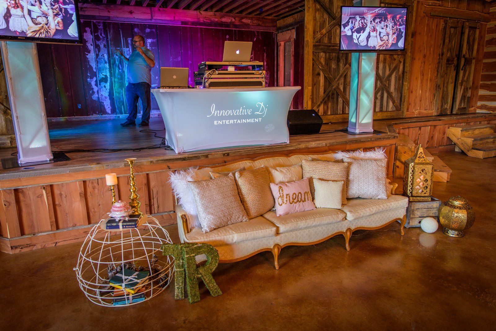 The Saloon | Twisted Ranch Weddings | Austin, TX