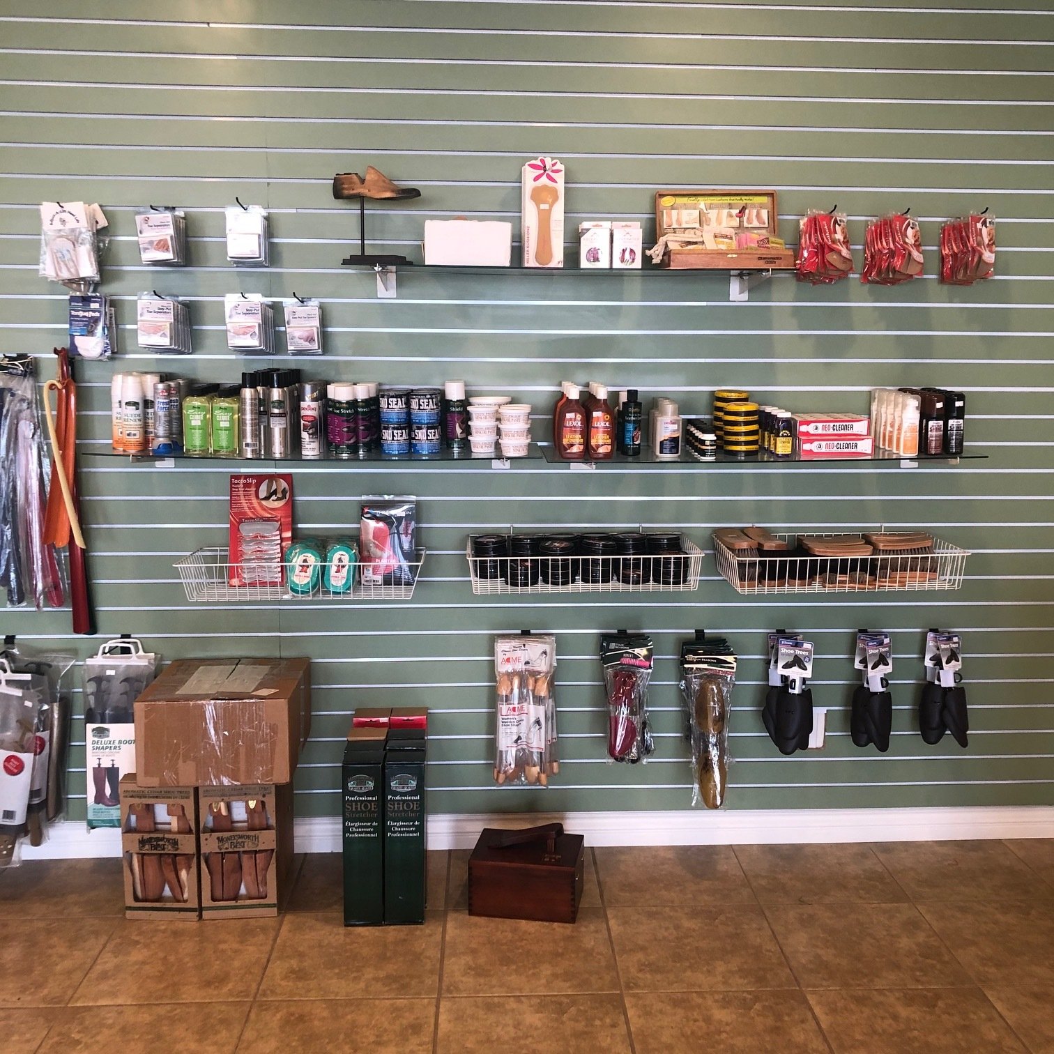 Home [www.caprishoes.com]