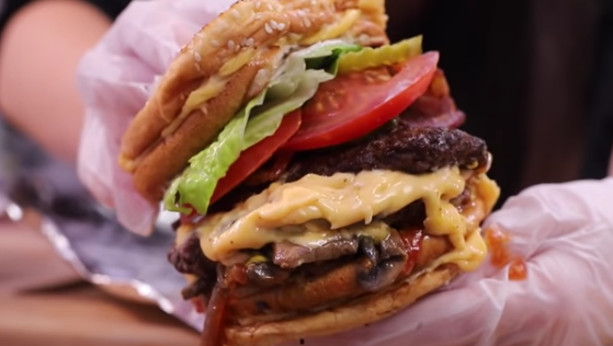 WE MADE OUR OWN POP UP FIVE GUYS 🍔🍟