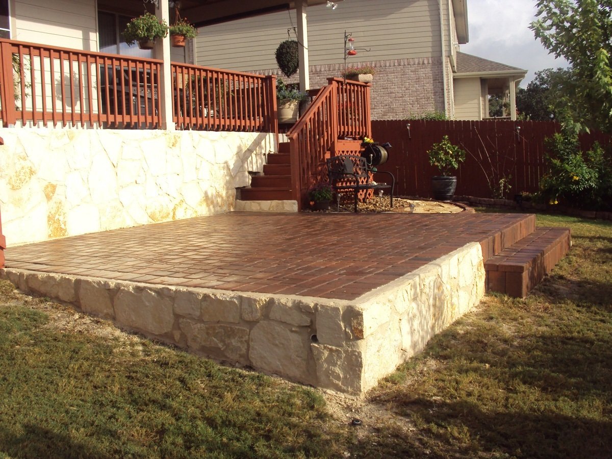 Flagstone Patio Design in San Antonio, TX Crafted for Outdoor Living ...