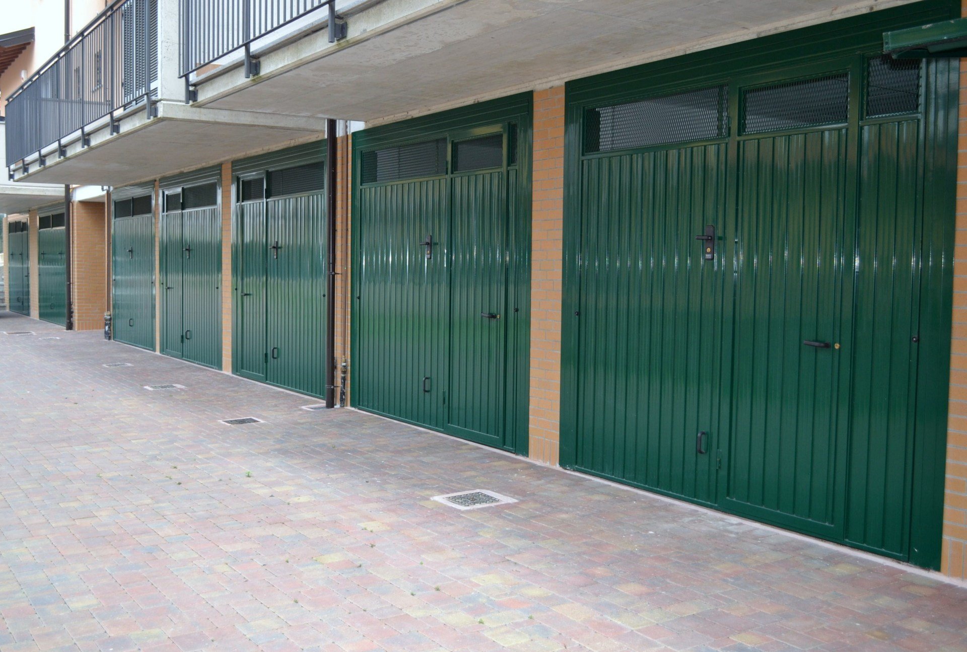 Portelloni per box | Arcisate, VA | Varlaro Porte Basculanti