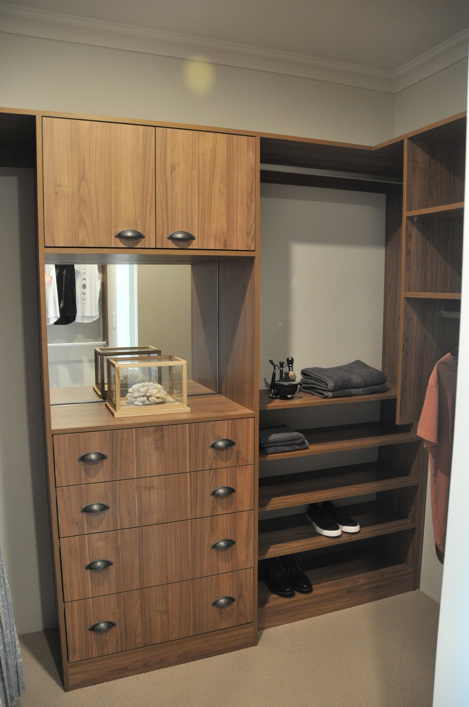 Walk-In Wardrobes & Walk In Robe Fit Outs Perth | Uzit