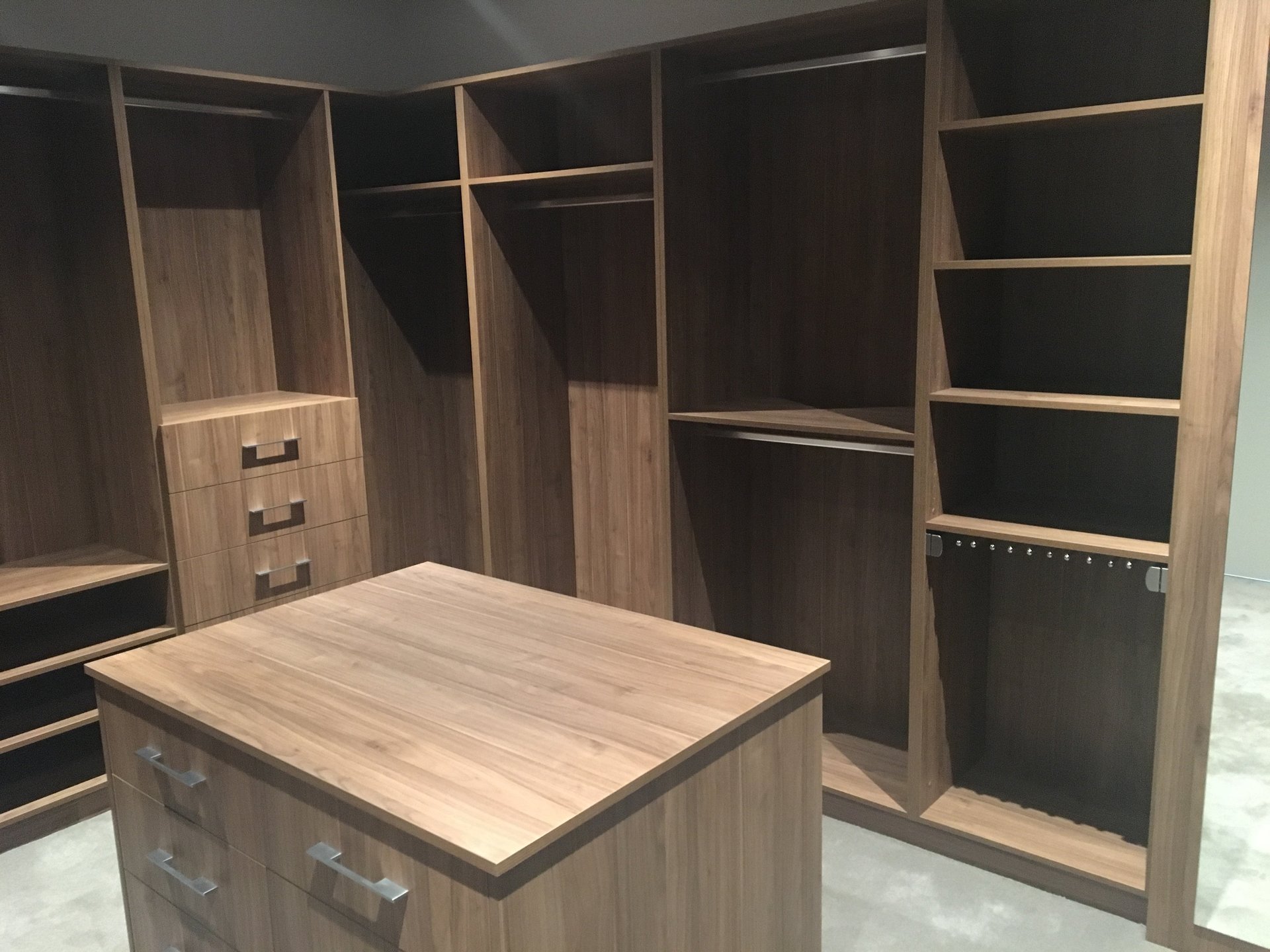 Walk-In Wardrobes & Walk In Robe Fit Outs Perth | Uzit
