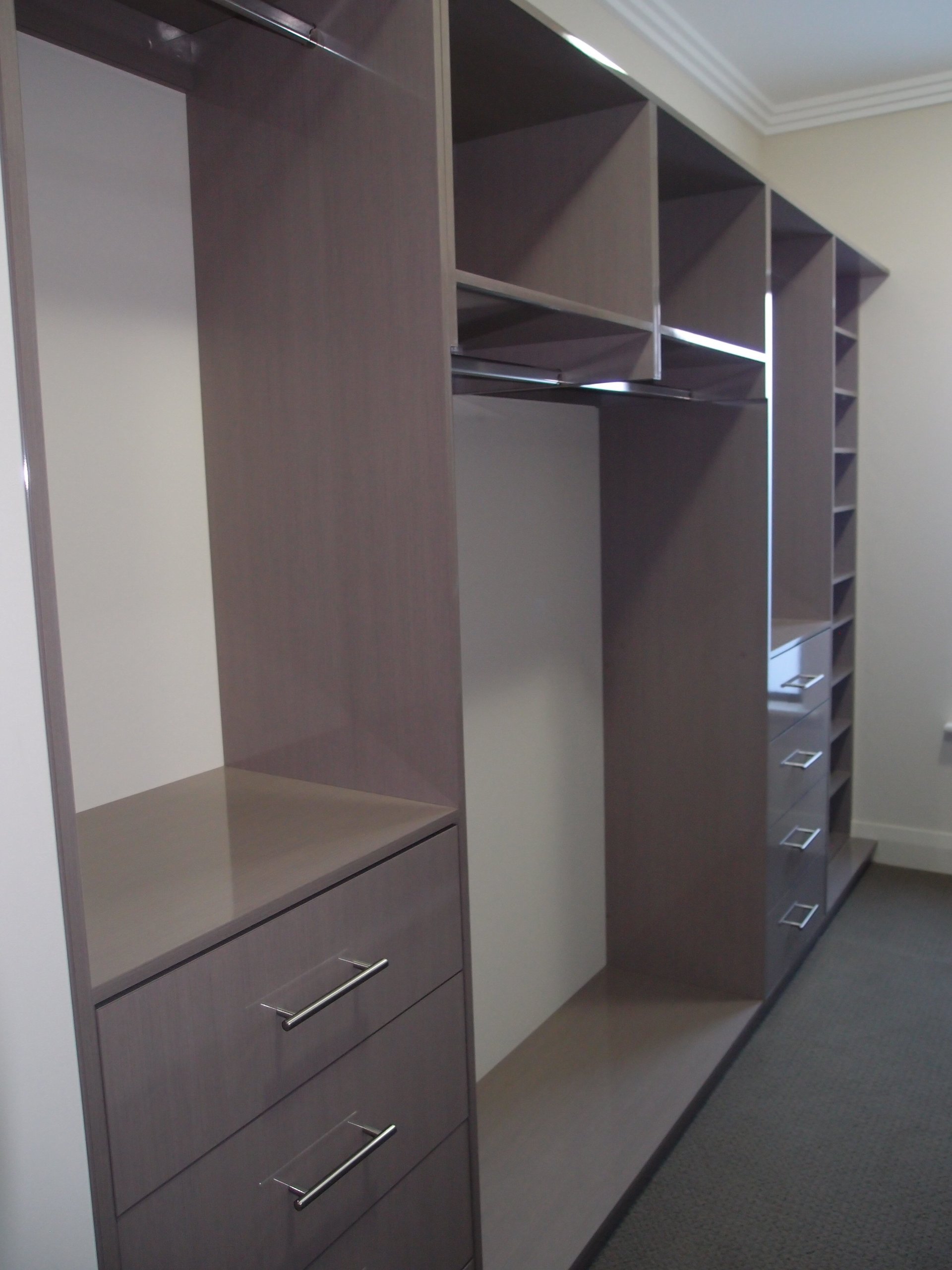 Walk-In Wardrobes & Walk In Robe Fit Outs Perth | Uzit