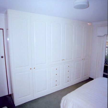 Wardrobes - Wardrobe Internals - Built In & Walk-In Robes - Closet ...