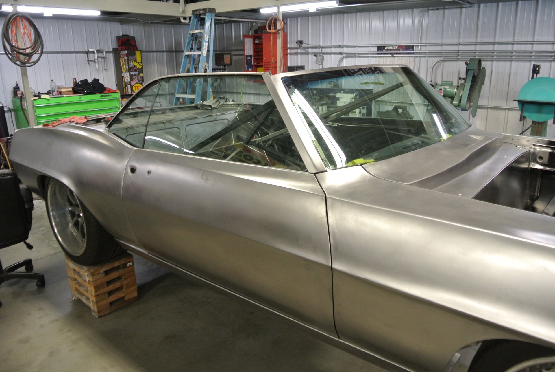 Gumer Alvero's custo built car, a 1969 Camaro. Built in Illinois