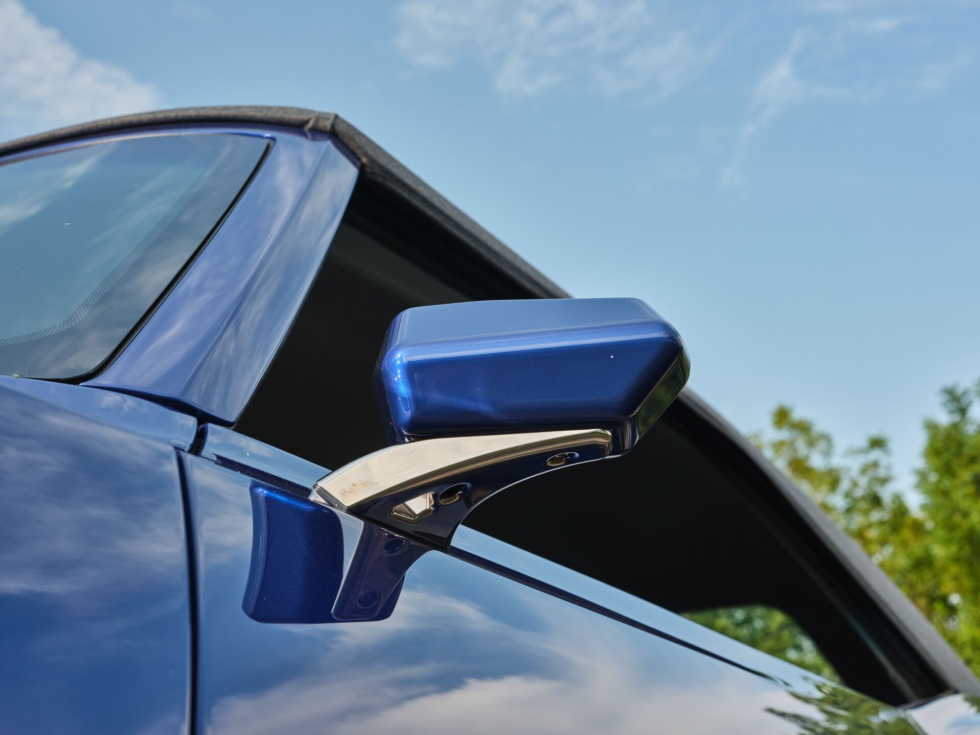 Gumer Alvero's custo built car, a 1969 Camaro. Built in Illinois