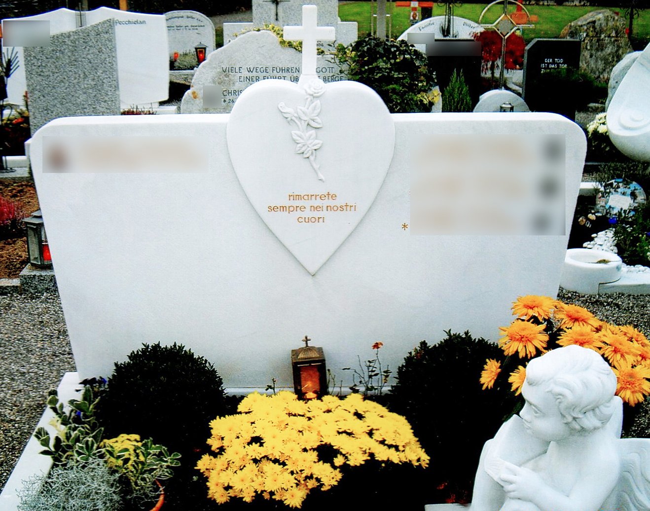 Here you will find gravestones made of natural stone.