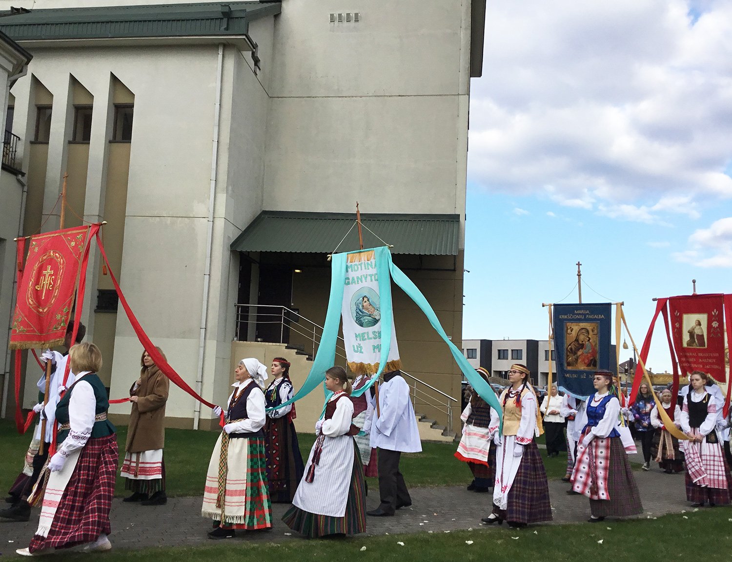 Draugijos ir grupės | Domeikavos Lietuvos kankinių parapija