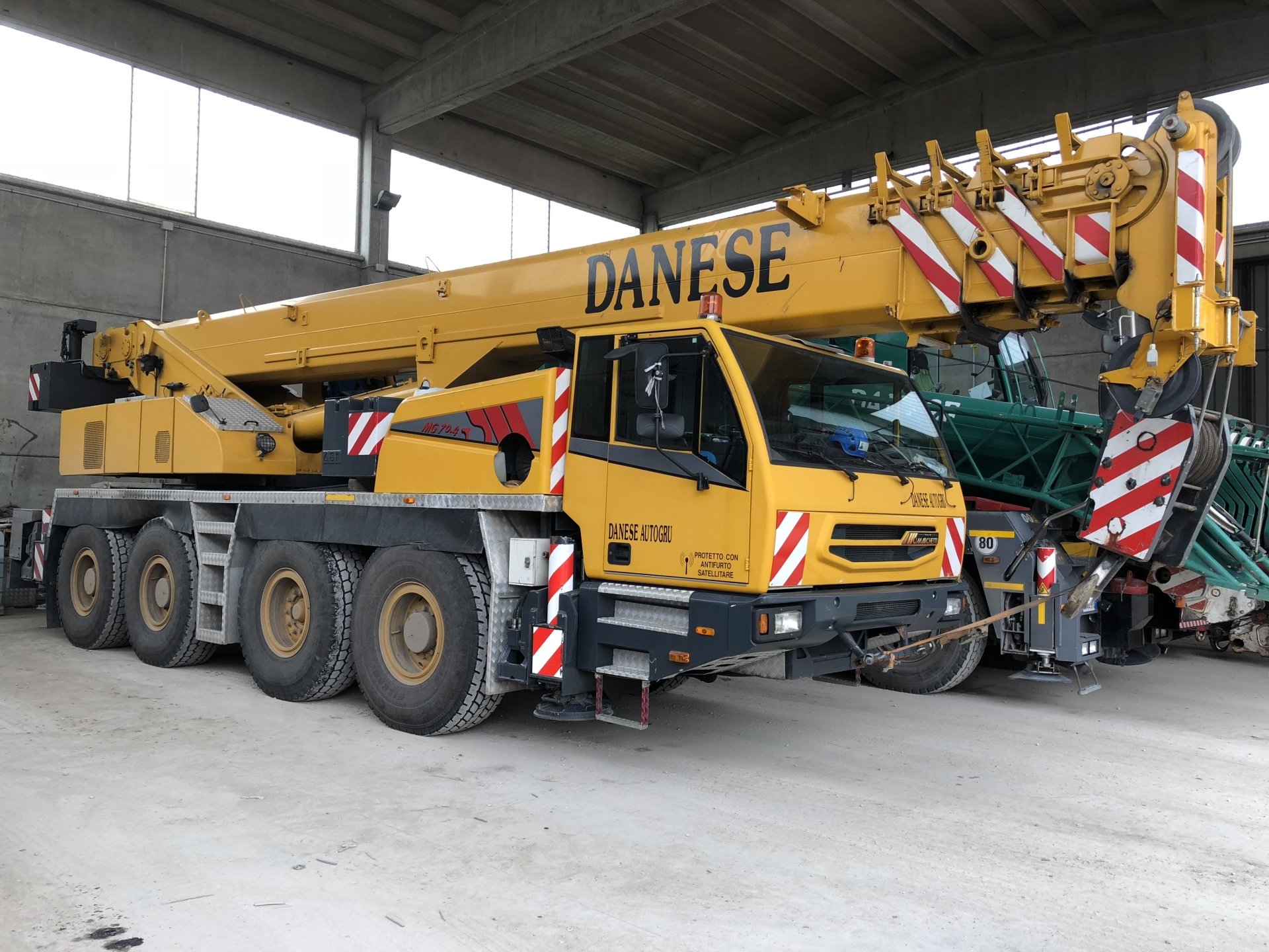 Gru con braccio telescopico | Mantova, Verona, Parma, Cremona | Danese ...