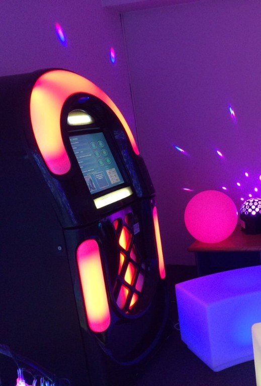 Jukeboxes & Sound | Auckland | Hire Party Supplies