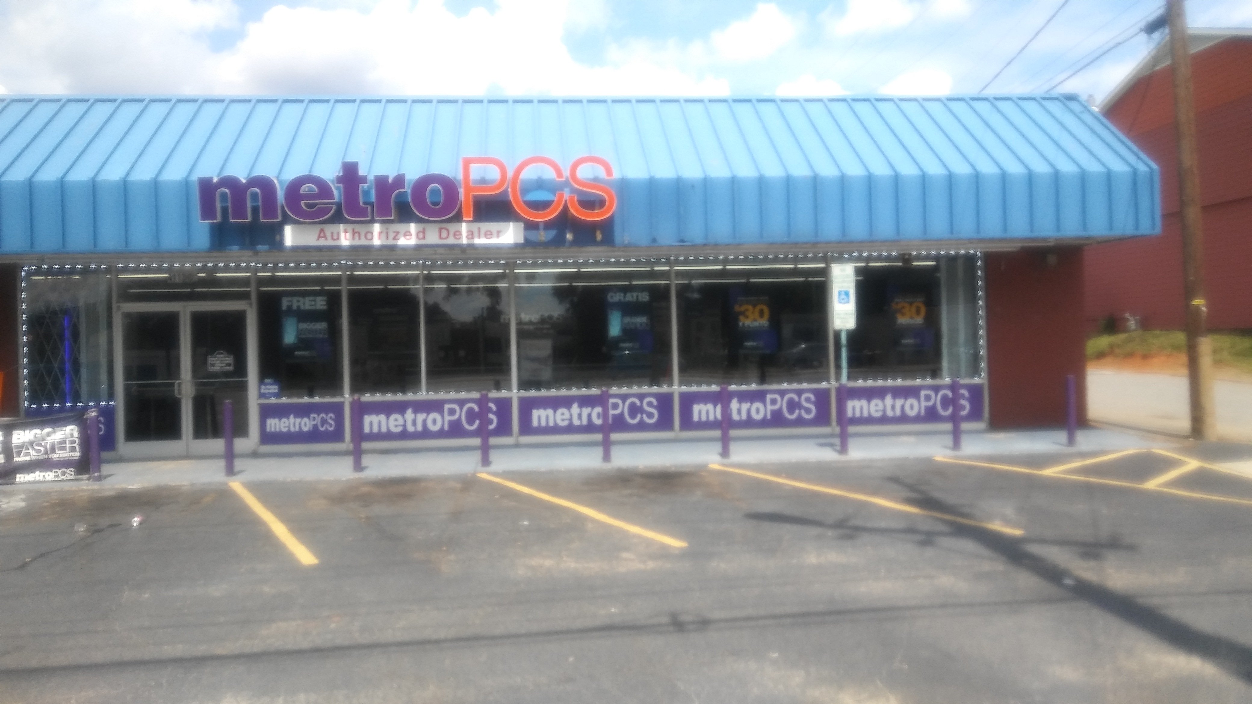 Monroe Rd Charlotte NC Metro PCS Authorized Dealer - Giant Communications
