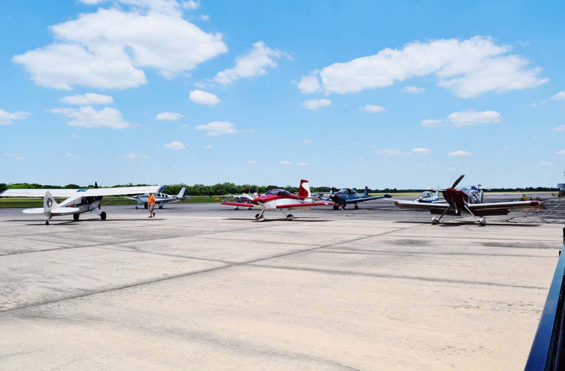 Runway Cafe | SEAFOOD RESTAURANT Angleton, TX