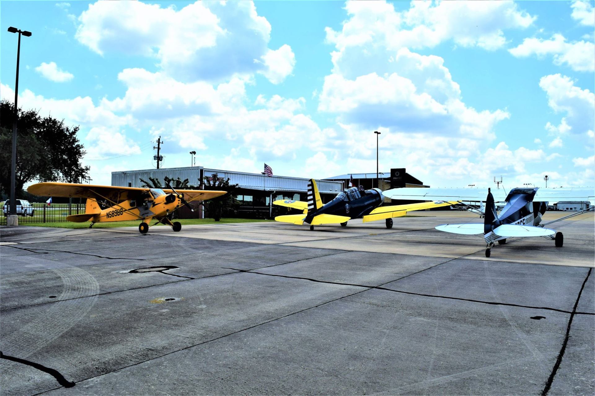 Runway Cafe | SEAFOOD RESTAURANT Angleton, TX