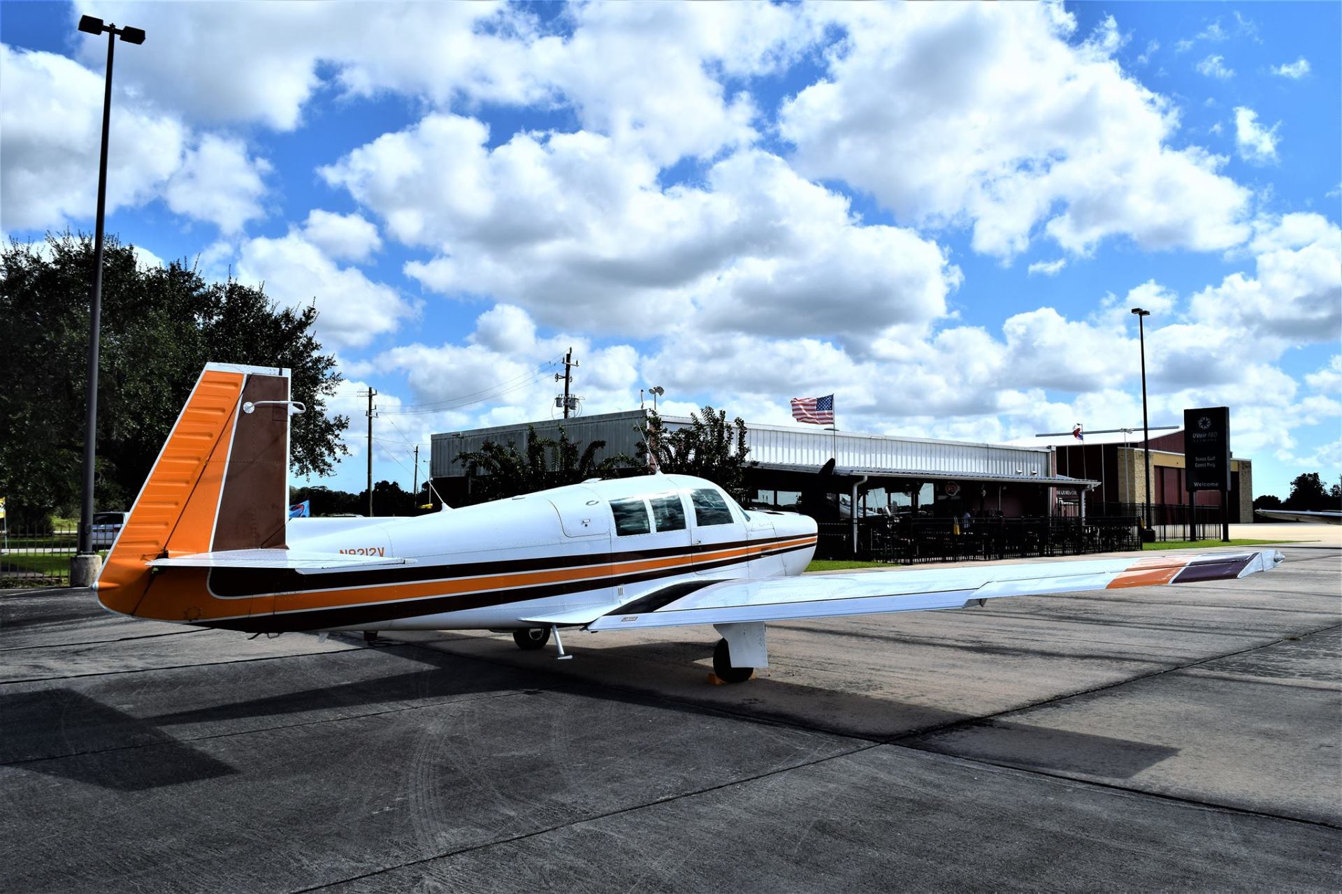 Runway Cafe | SEAFOOD RESTAURANT Angleton, TX