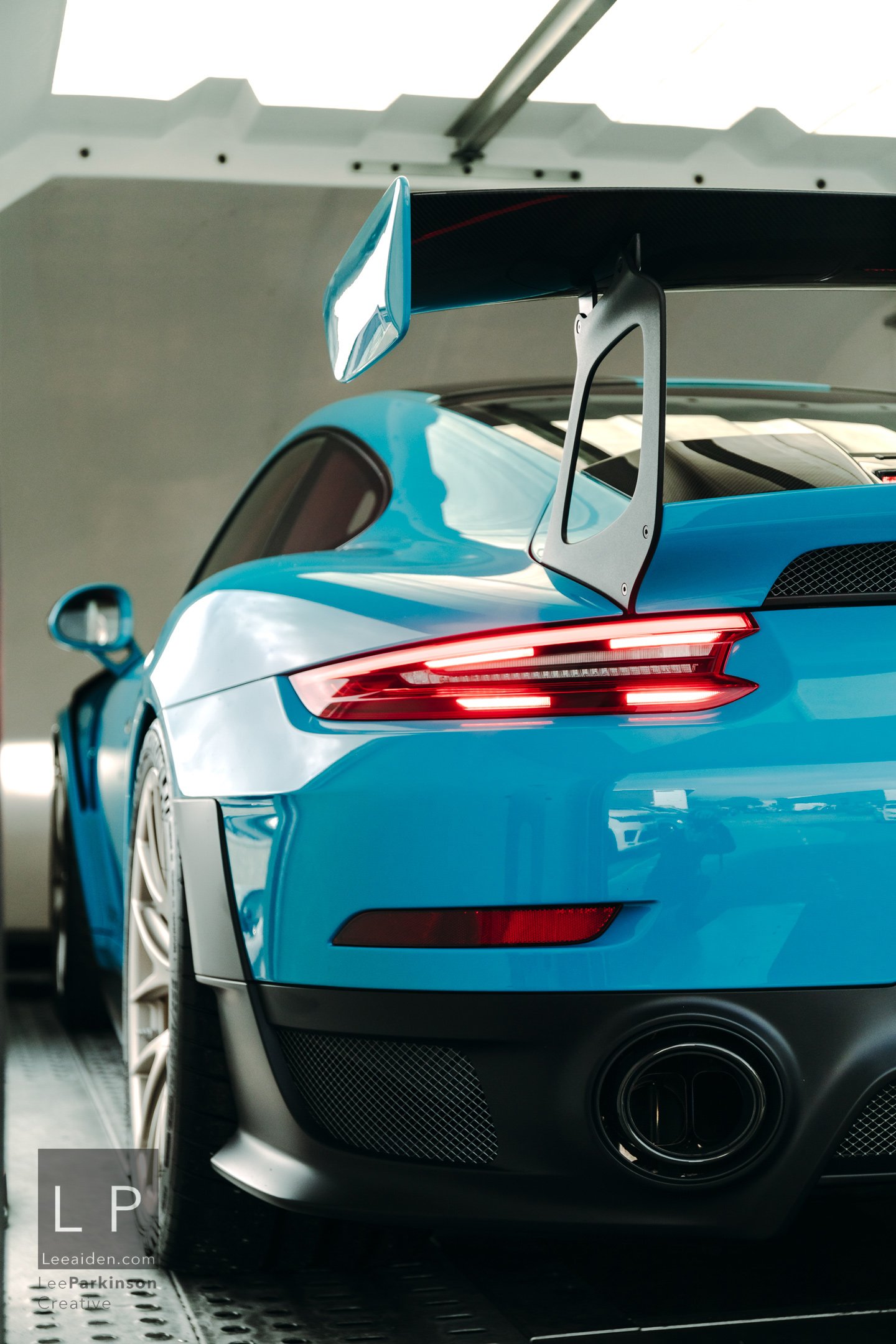 Porsche 911 991 GT2 RS in Miami Blue