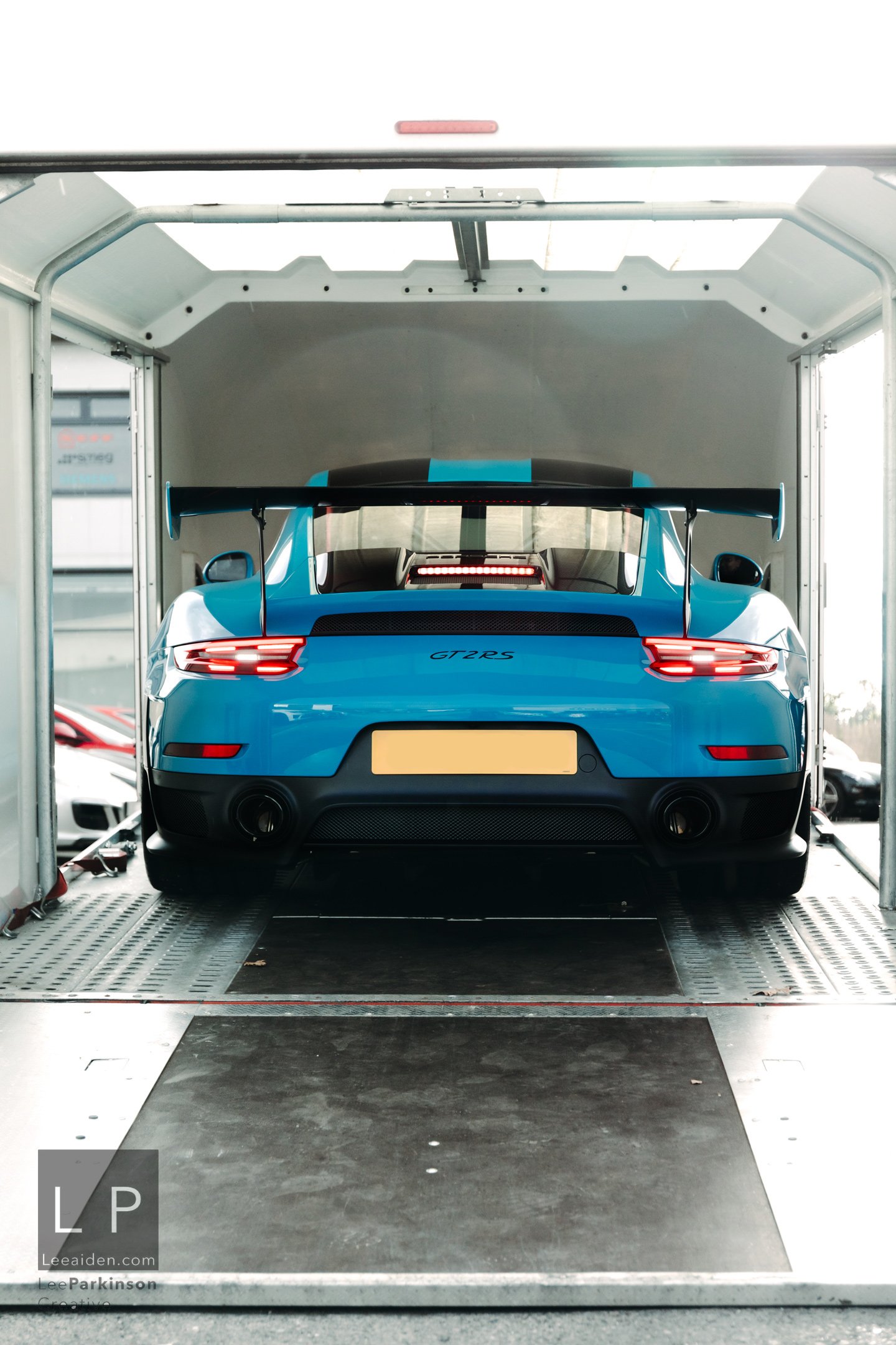 Porsche 911 991 GT2 RS in Miami Blue